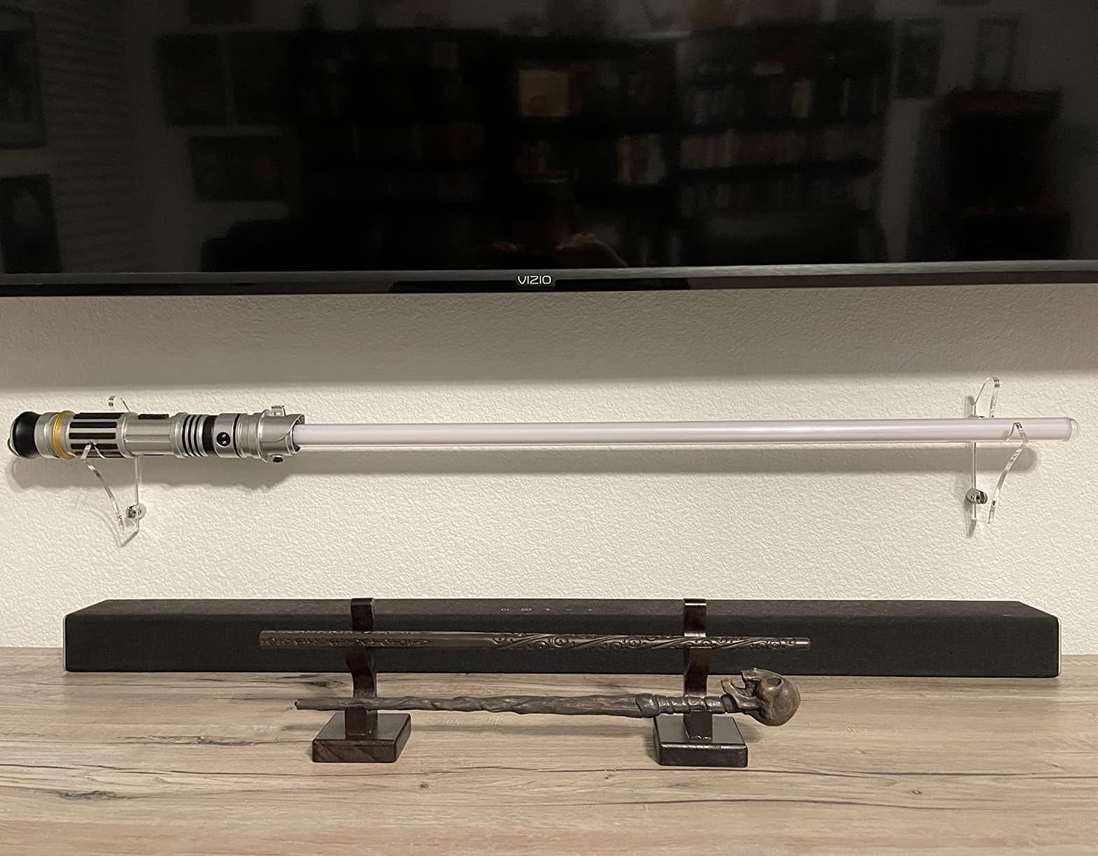 Snapklik.com : WANLIAN Lightsaber Rack, Wall-mounted Lightsaber Rack ...