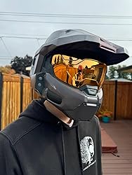 Amazon.com: HALO Master Chief Deluxe Helmet with Stand - LED Lights on ...