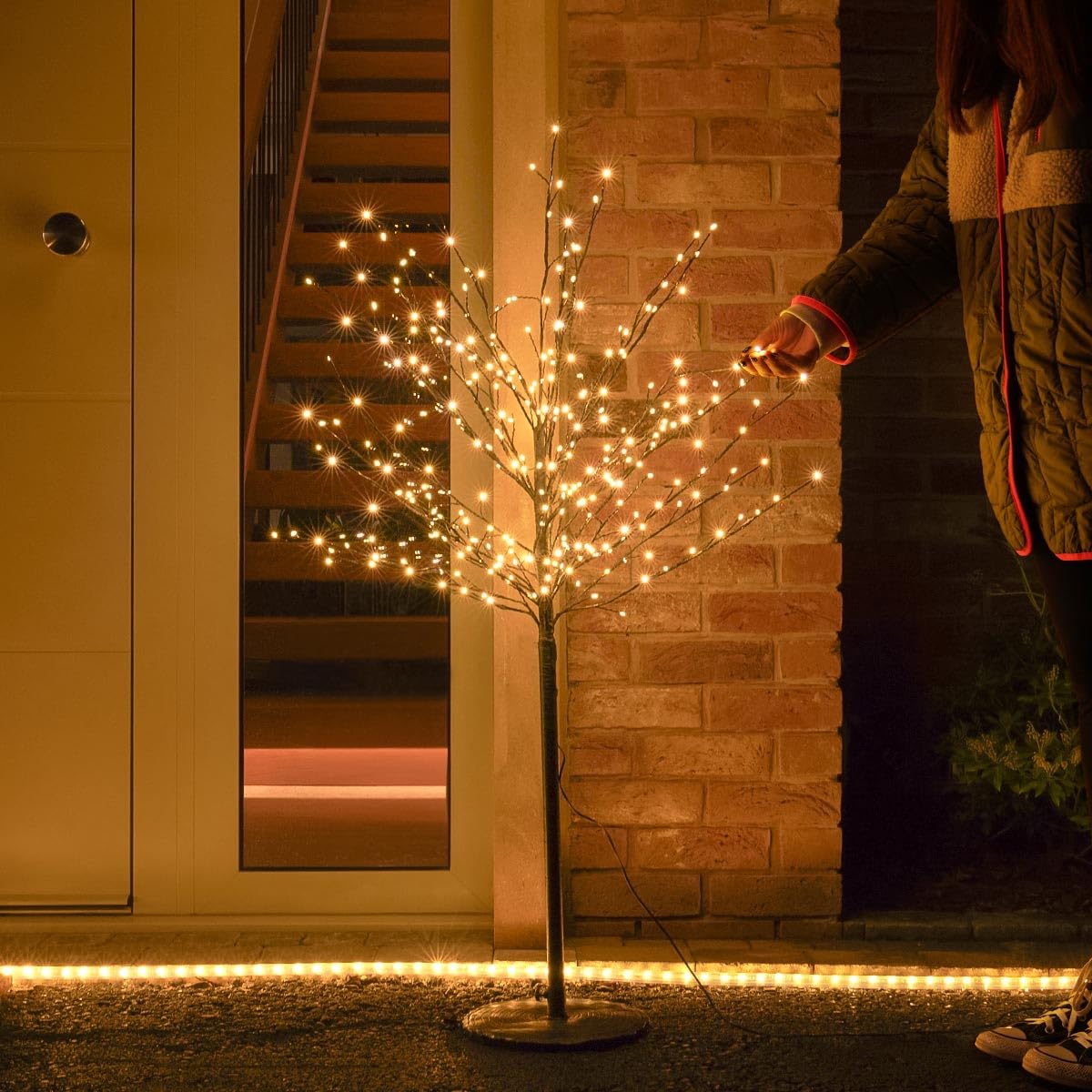 Festive Lights - 4ft 1.2m Pre-Lit Black Mains Powered Plug In Topiary ...