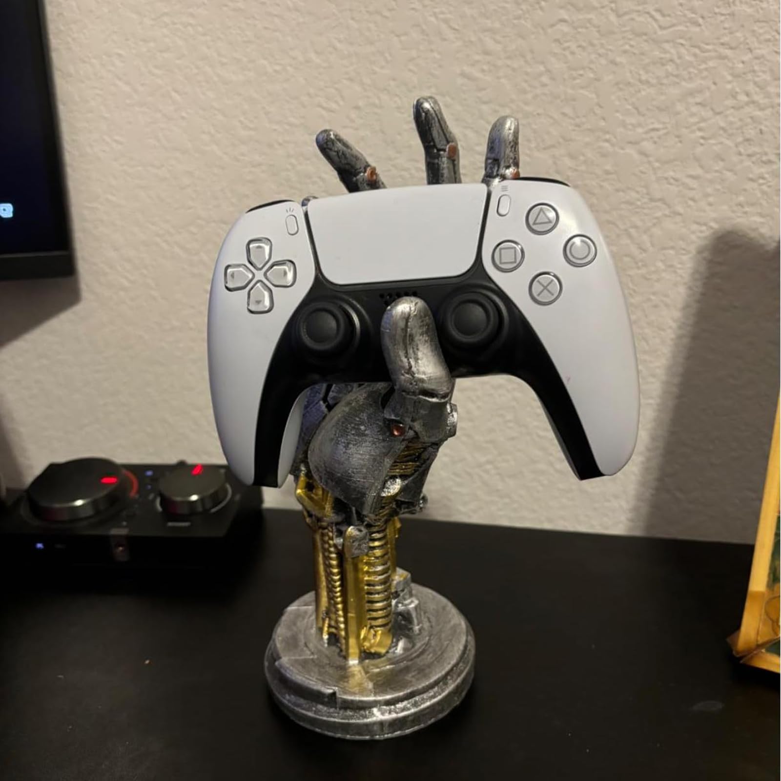 Snapklik.com : Gaming Controller Holder Stand - Cyberpunk Silverhand ...