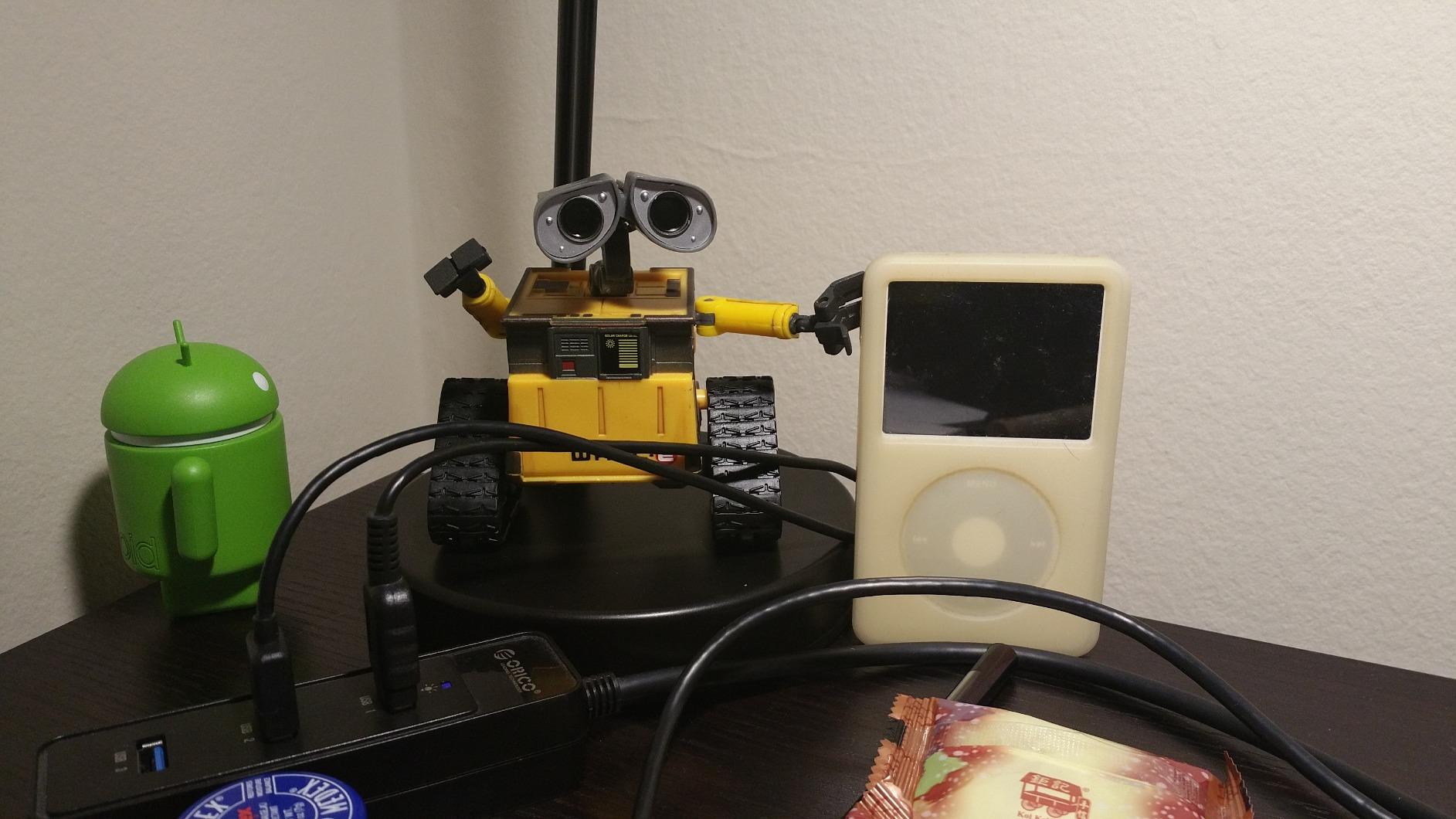 Amazon.com: Pixar Collection Disney Deluxe Wall-E Action Figure : Toys ...