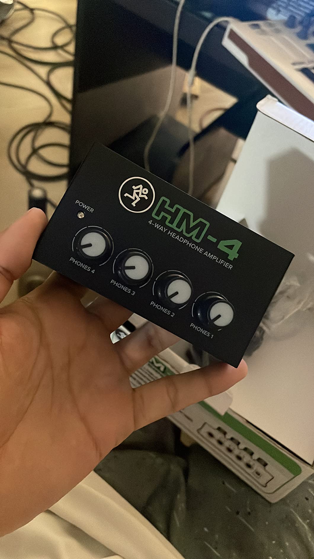 Mackie HM-4 Headphone Amplifier : Amazon.in: Musical Instruments