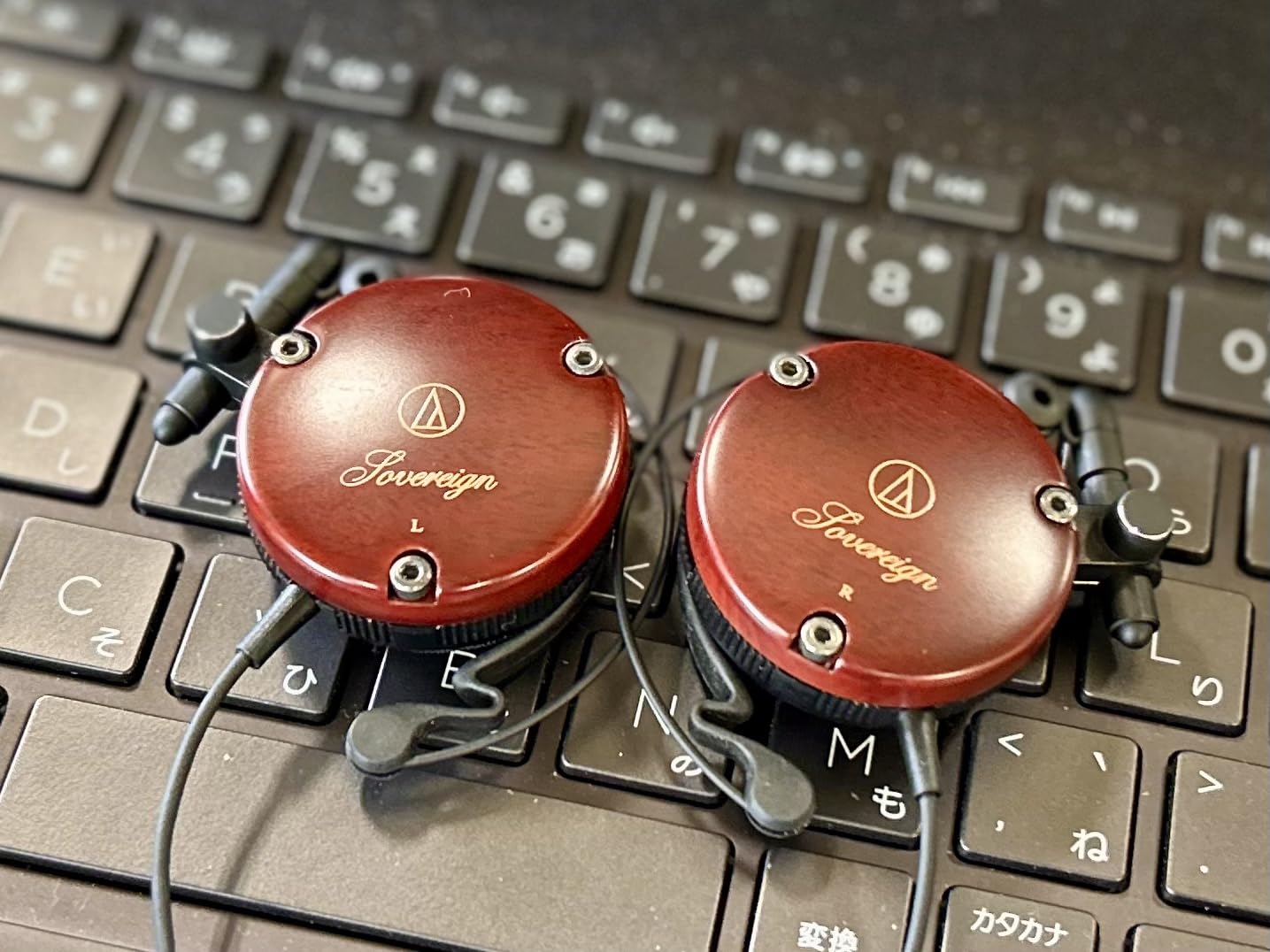 Amazon.co.jp: オーディオテクニカ ATH-EW9 ヘッドホン 有線 耳掛け オンイヤー ウッドハウジング ブラウン 小型 ...