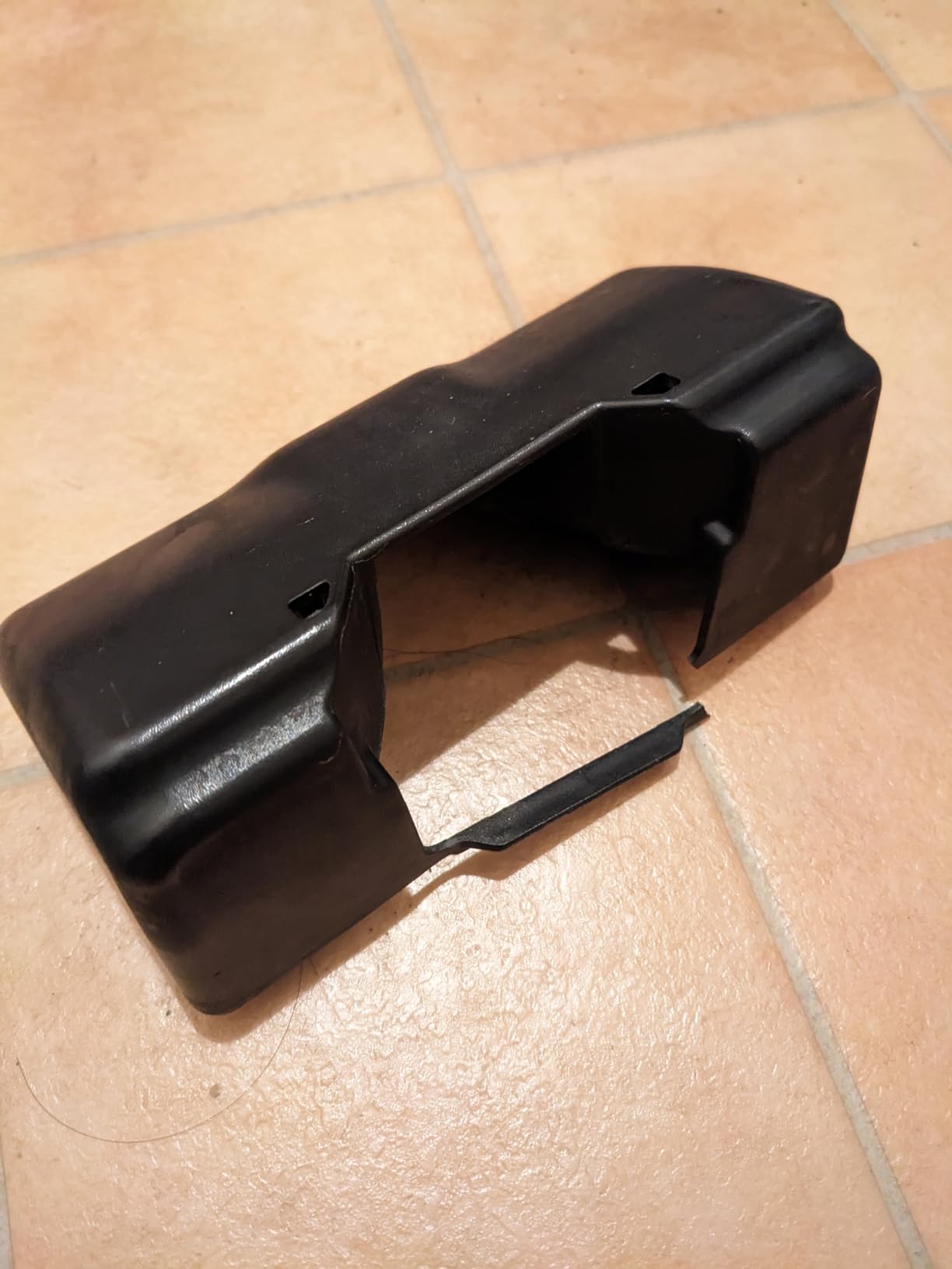 Amazon | TOYOTA (トヨタ) 純正部品 バックドアロック プロテクタ ハイエース/レジアスエース 品番69358-26040 ...