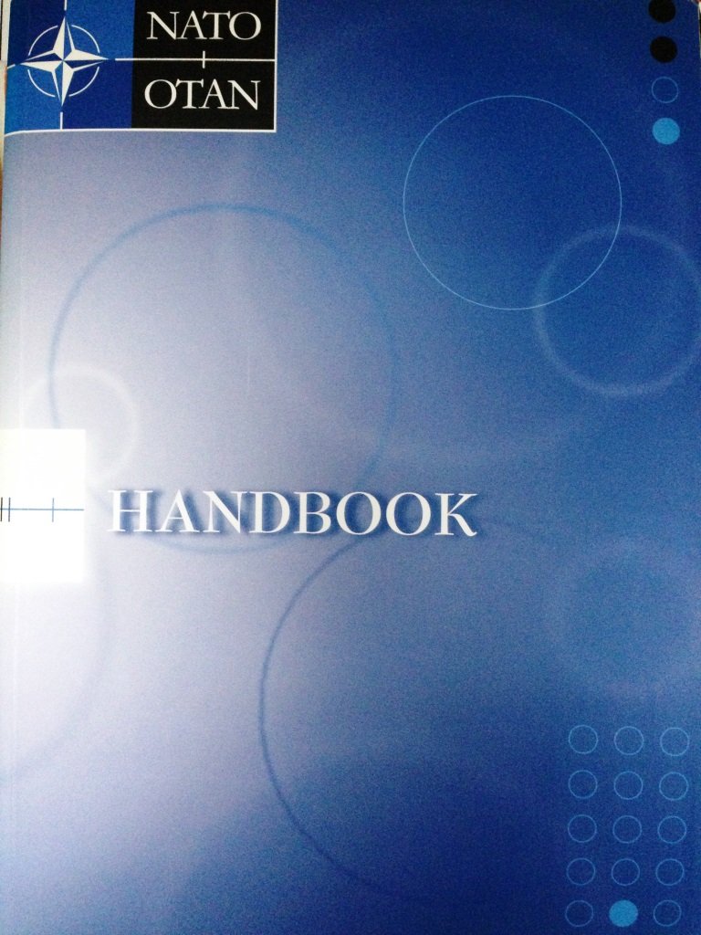 NATO Handbook: NATO Office of Information and Press: 9789284501465 ...