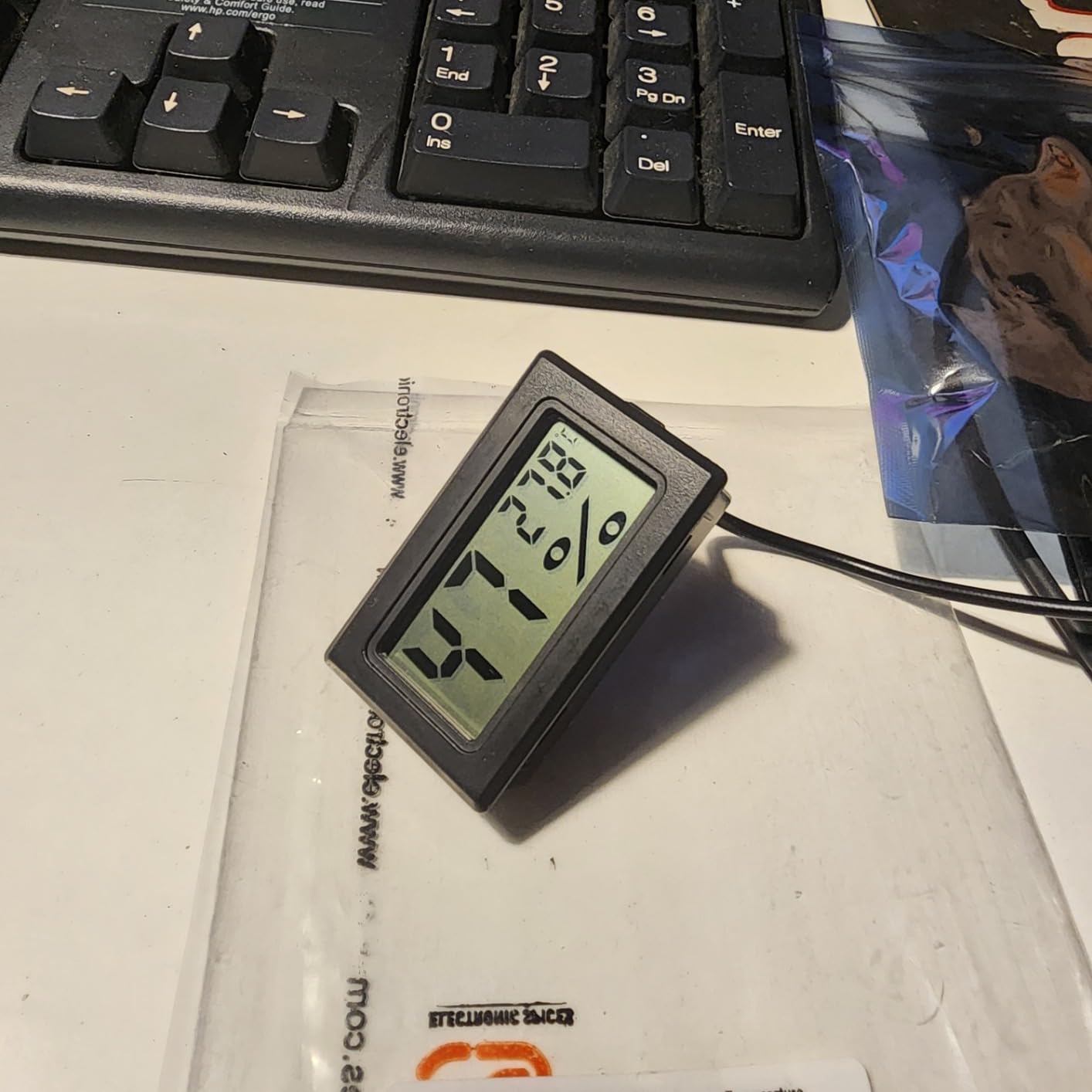 Electronic Spices Mini LCD Digital Thermometer Hygrometer Temperature ...