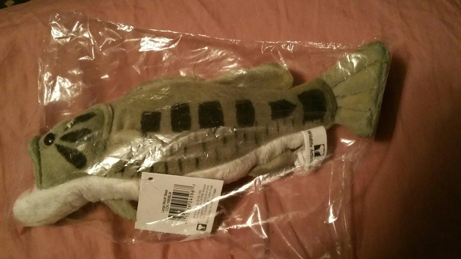 Amazon.com: Wild Life Artist Large Mouth Bass Plush Toy, 10" L : Toys ...