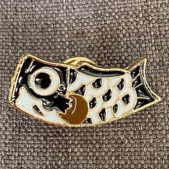 Amazon.co.jp: Fish Carp Streamer Pin Badge Black : Toys & Games