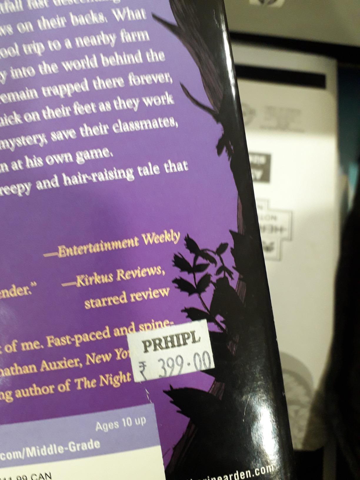 Small Spaces : Arden, Katherine: Amazon.in: Books