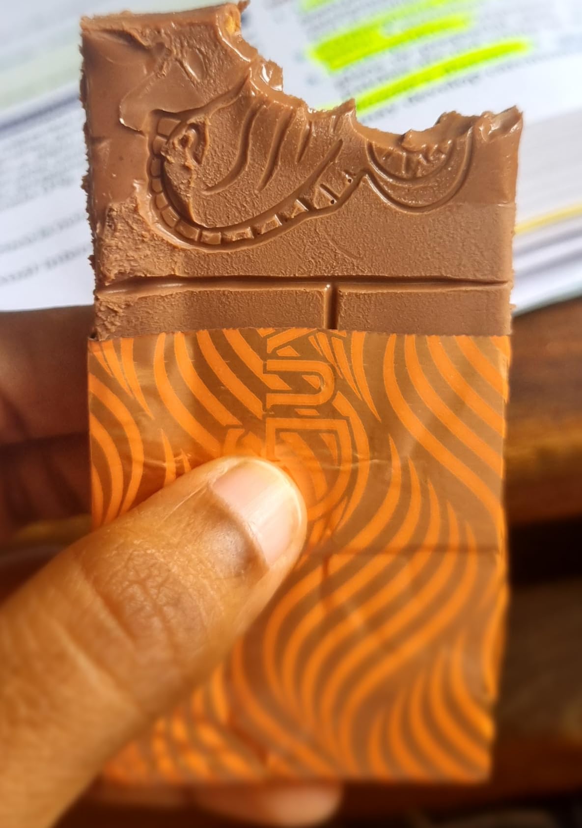 Guylian Caramelised Almond Chocolate Tablet 100g (4x25g) Bars : Amazon ...