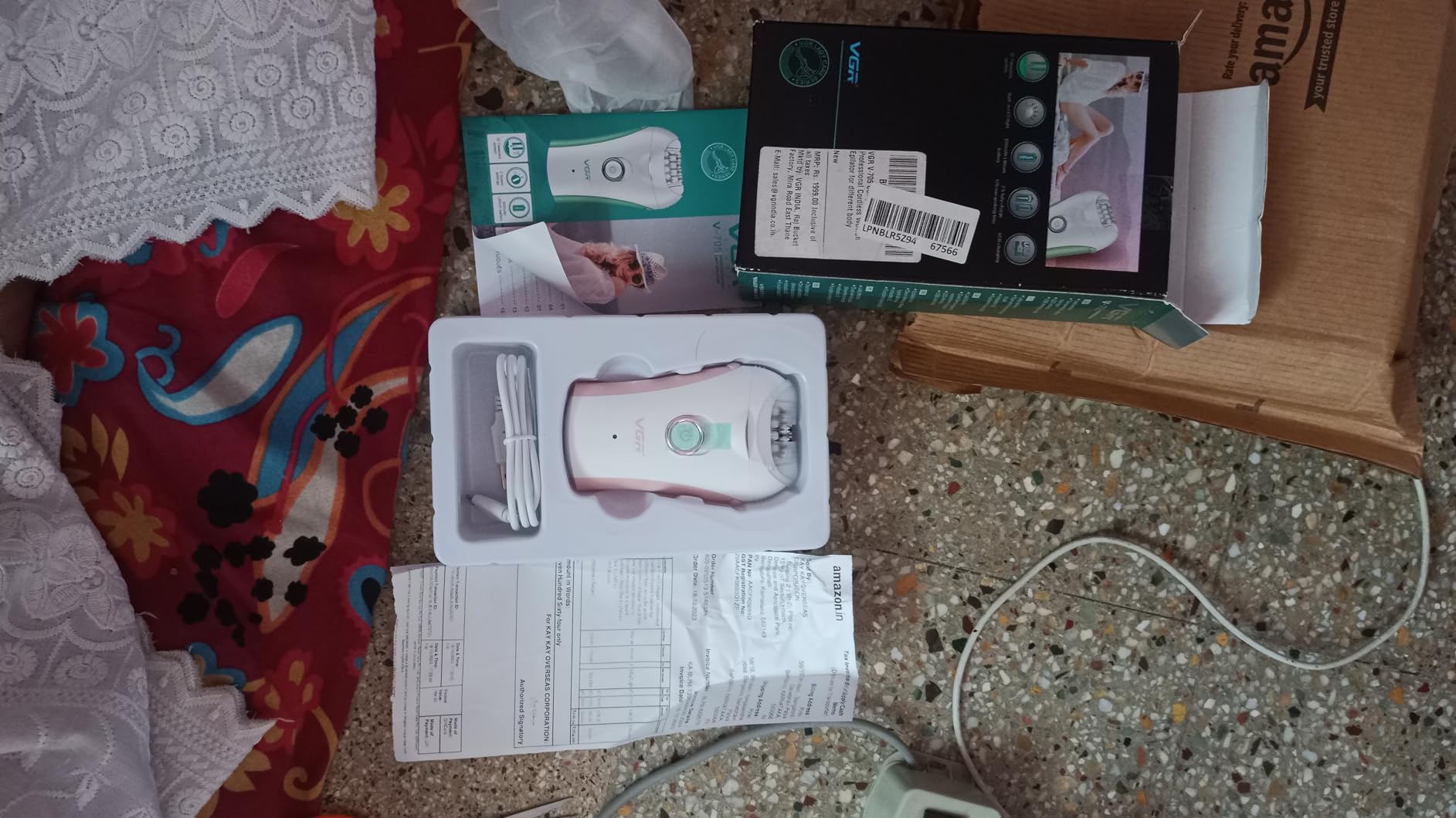 VGR V-705 Compact Professional Cordless Women Epilator for different body areas for gentle hair ...