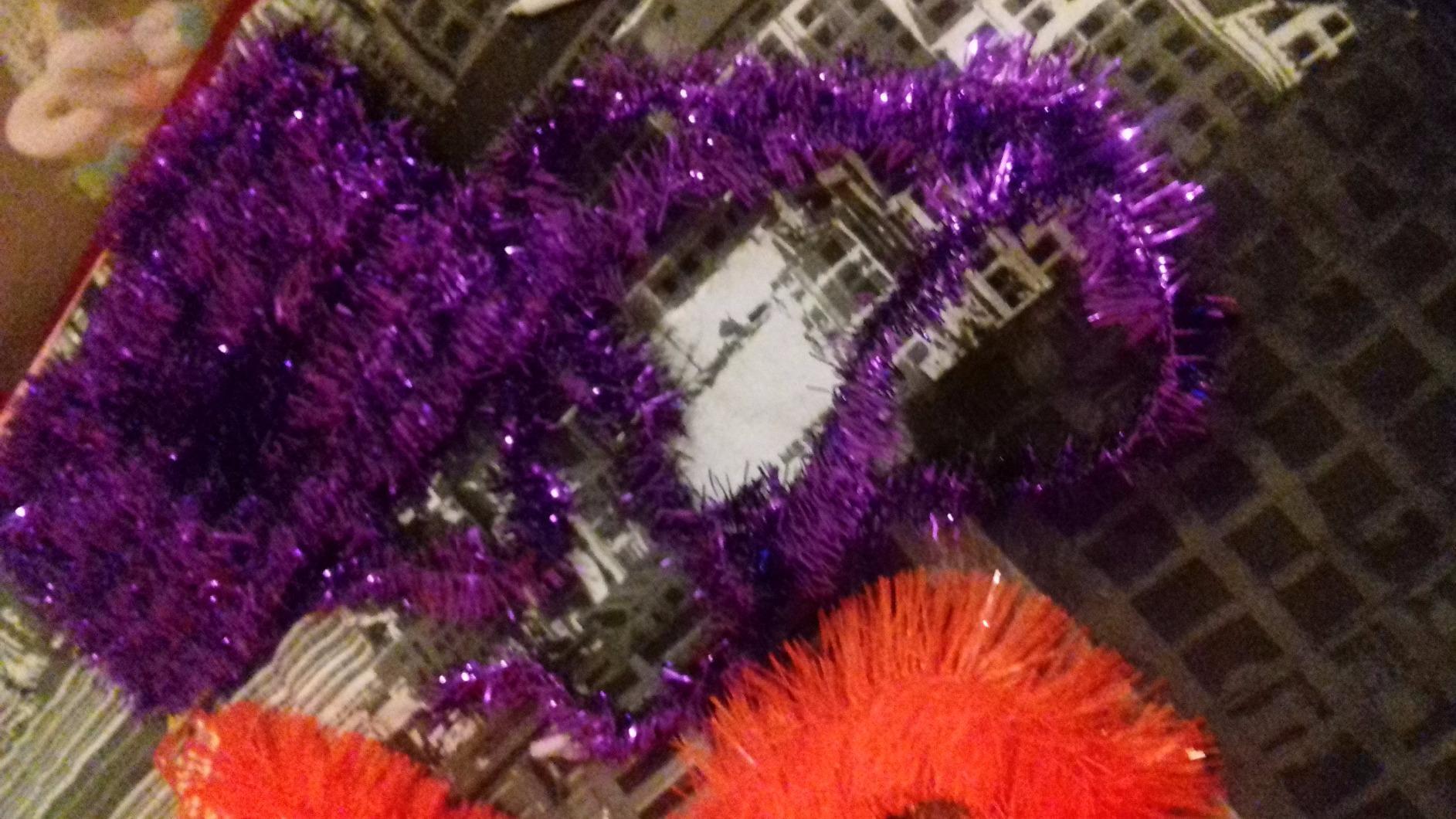 PMS 50FT X 2" PURPLE TINSEL W/WRAP AROUND PVC COATED CARD : Amazon.co ...