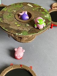 PlayMonster Pigs on Trampolines, Pink, Green : Amazon.co.uk: Toys & Games