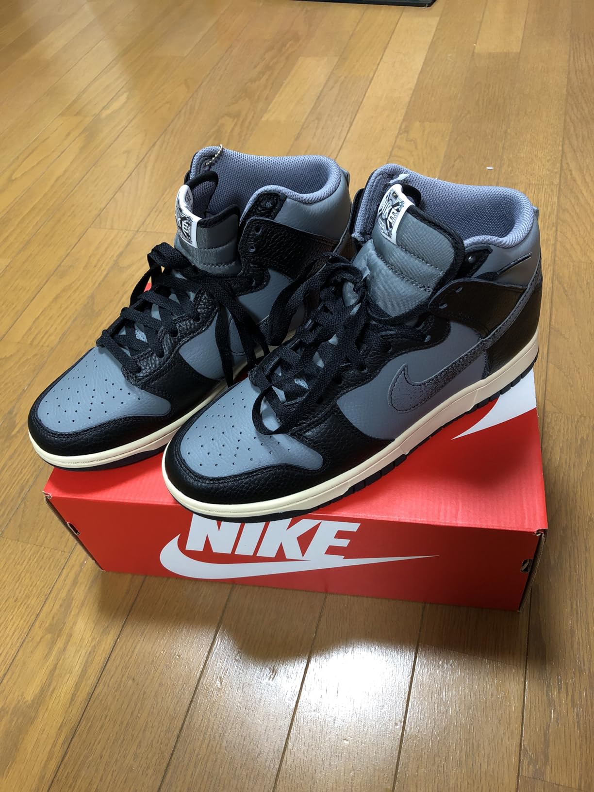 Amazon | [ナイキ] ダンク ハイ レトロ プレミアム [DUNK HIGH RETRO PRM] スモークグレー/ビーチ/ブラック ...