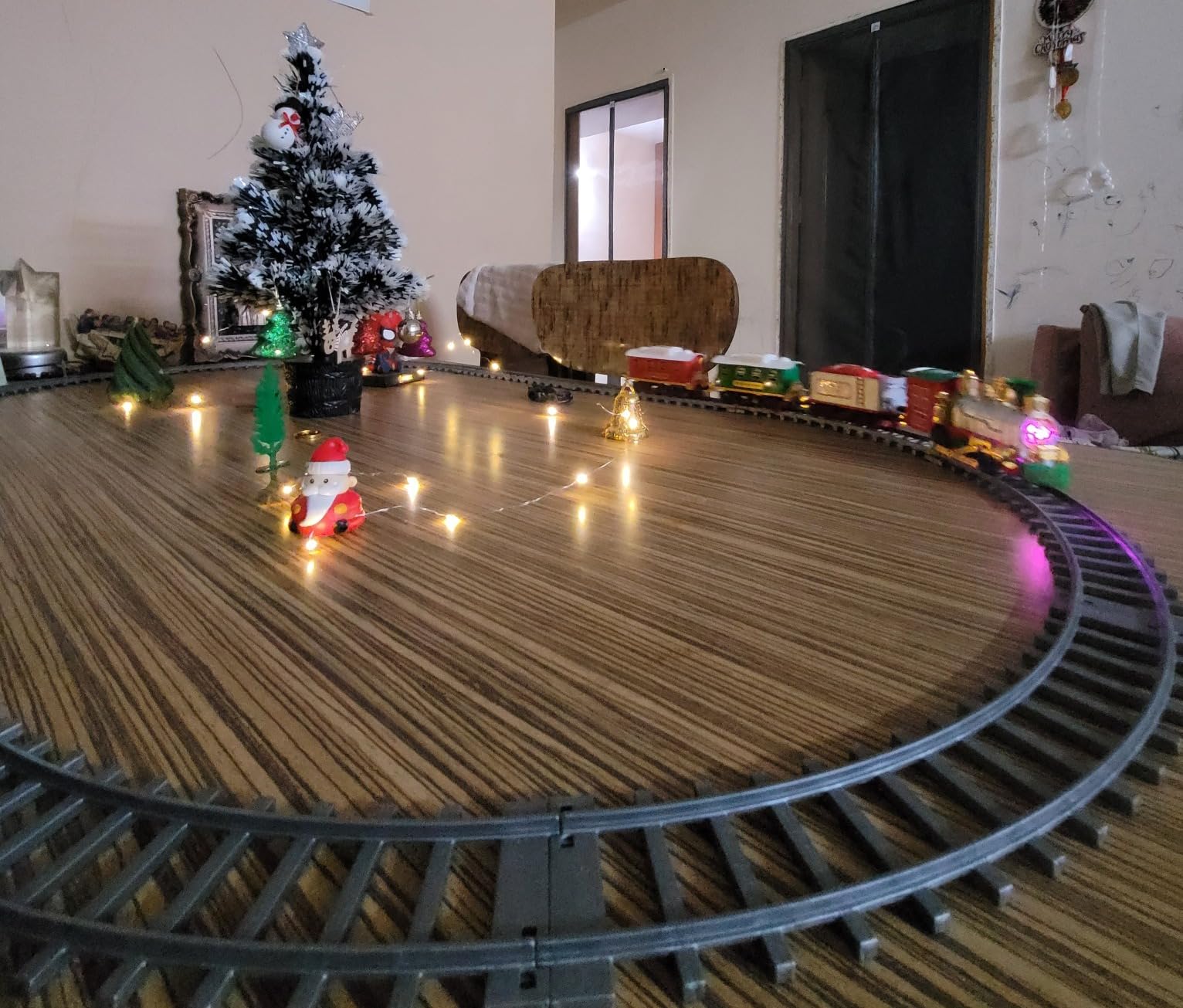 GRAPHENE Christmas Train Set Toy Train Track Set with Santa & Lights ...