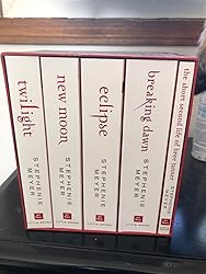 Amazon.com: The Twilight Saga Complete Collection: 9780316132909: Meyer, Stephenie: Books