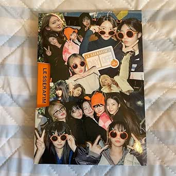 Amazon.co.jp: LESSERAFIM JEJJ島 写真集 : おもちゃ