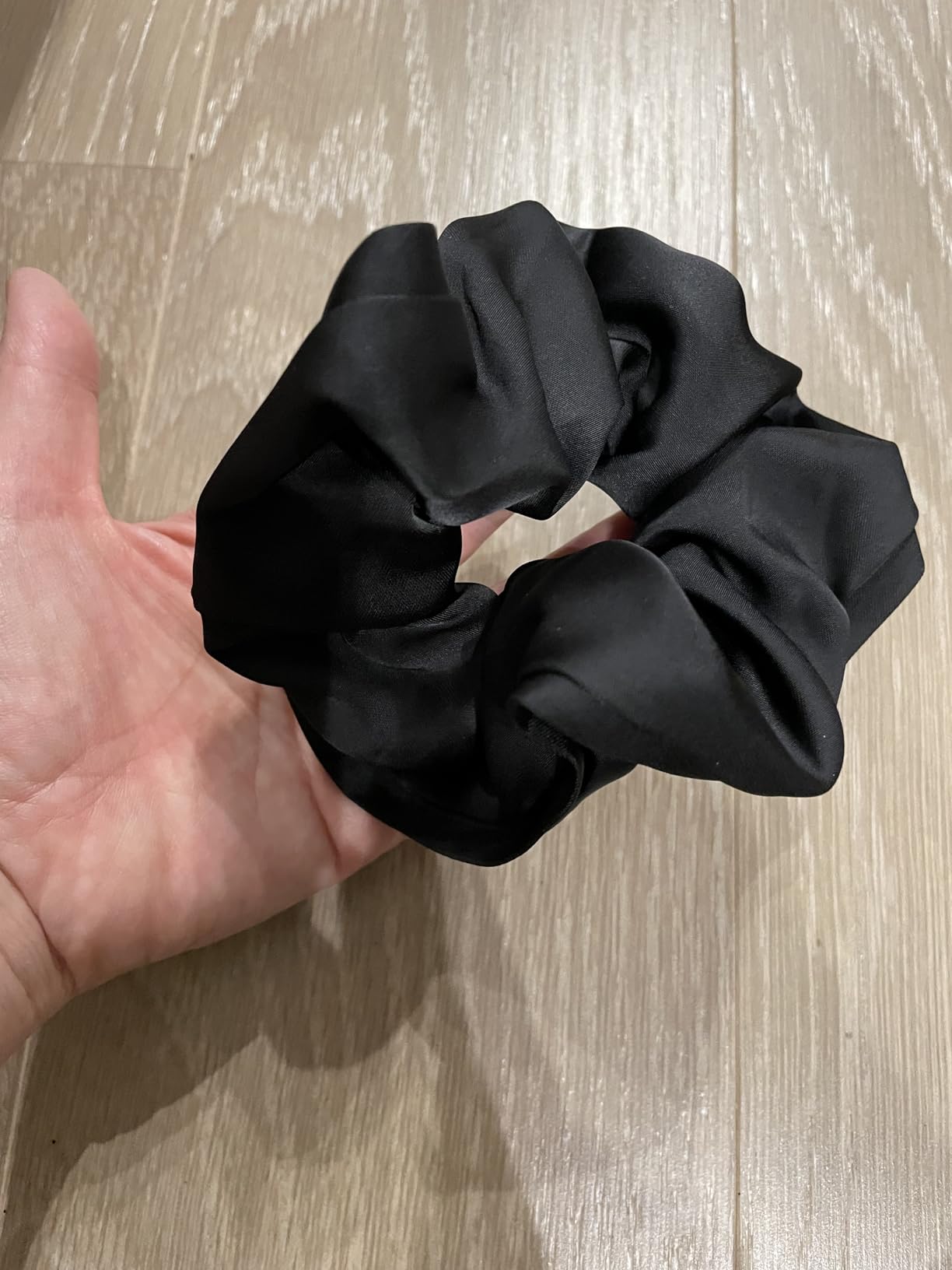 Amazon | shefun シュシュ シルク ヘアゴム ボリューム サテン 髪ゴム エレガント おしゃれ 大人 レディース 髪飾り JP218 (オフホワイト) | shefun | ヘア ...