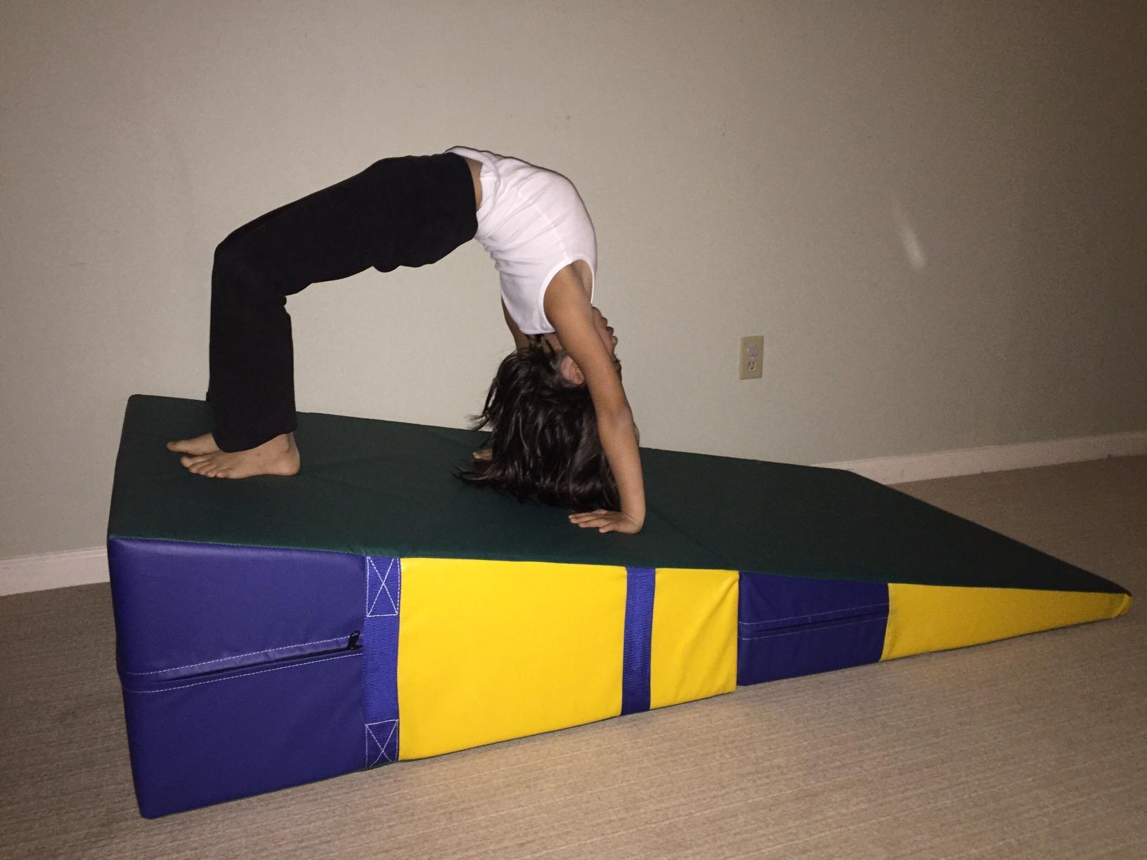 Amazon.com : Norbert's Athletic Products Gymnastics Folding Incline Mat ...