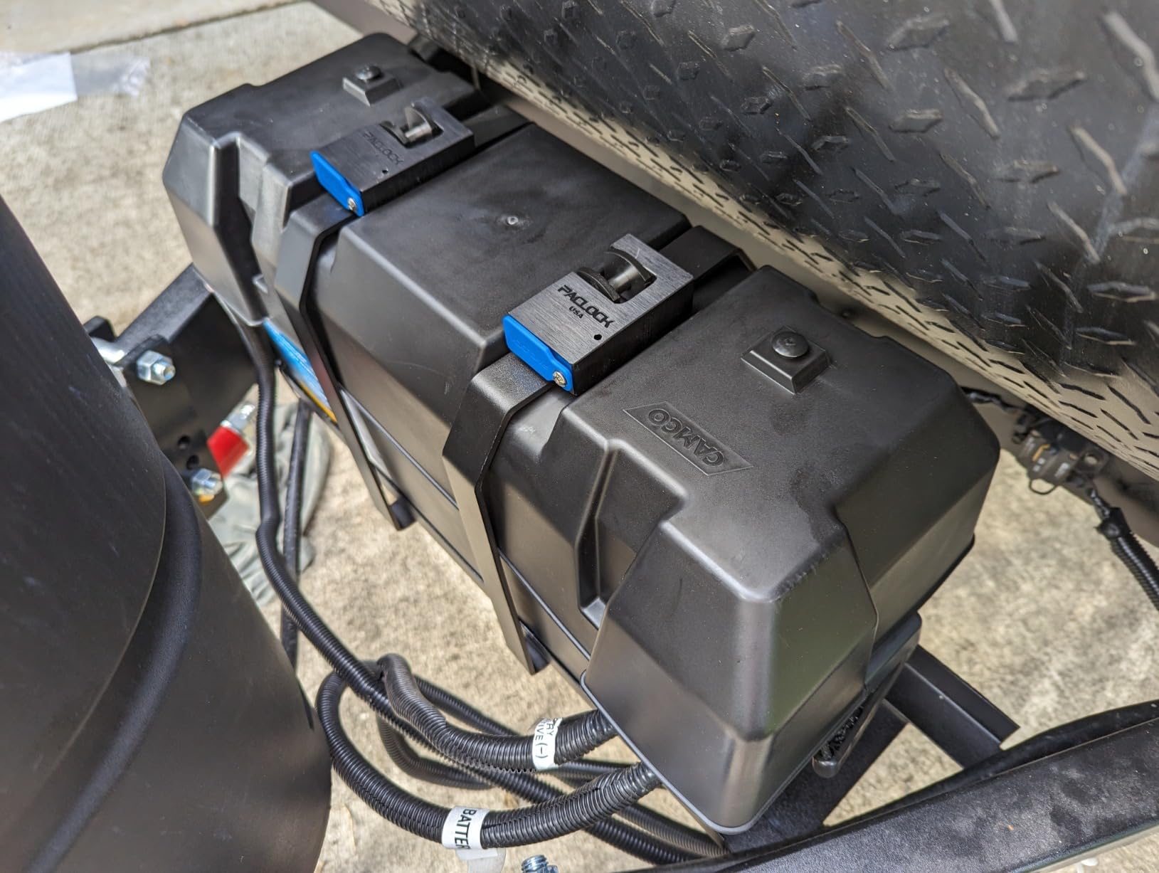 Amazon.com: RV Battery Lock - Bracket for 12 Volt Tall or 6 Volt ...