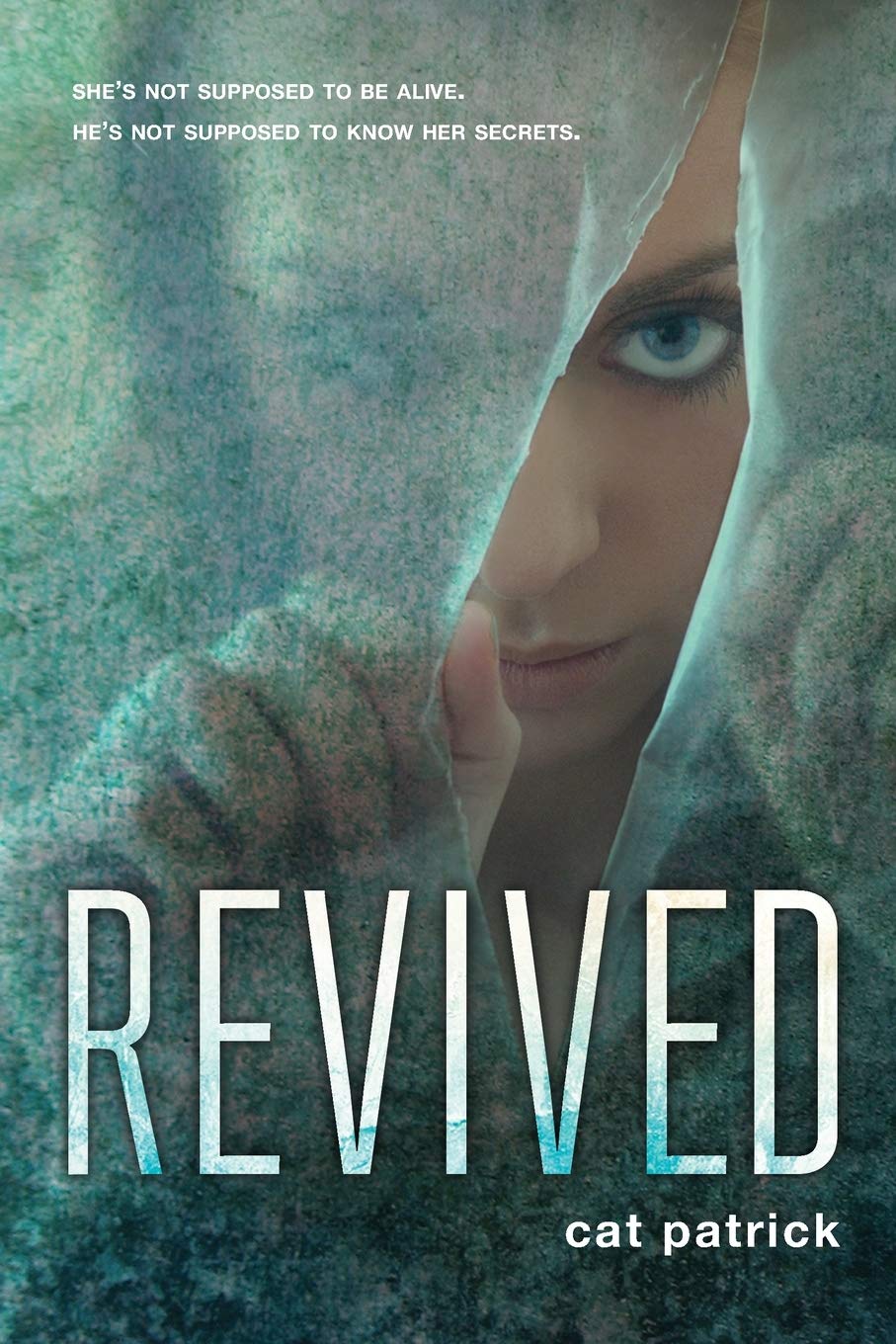 Amazon.com: Revived (Forgotten Series, 2): 9780316094634: Patrick, Cat ...