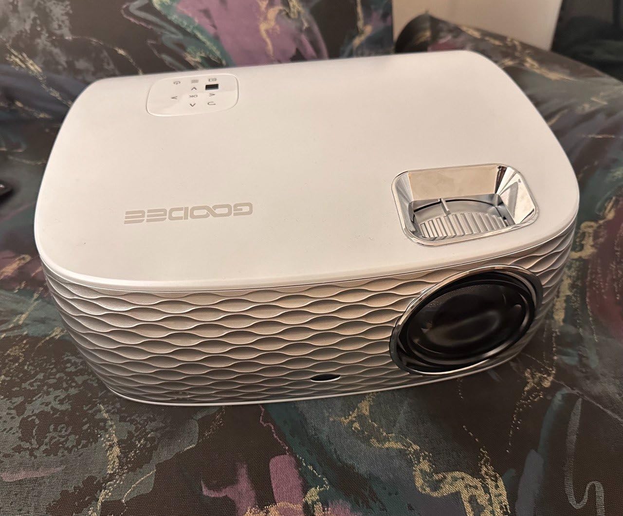 Amazon.com: Projector 1080P, GooDee HD Outdoor Video Projector, 9500L ...