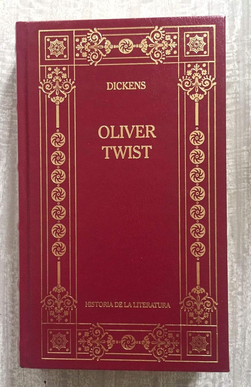 Oliver Twist: Charles Dickens: 9780582429444: Amazon.com: Books