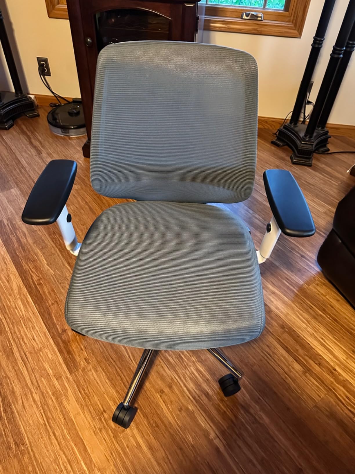 $45/mo - Finance Branch Daily Chair - Sustainable and Stylish Mesh ...