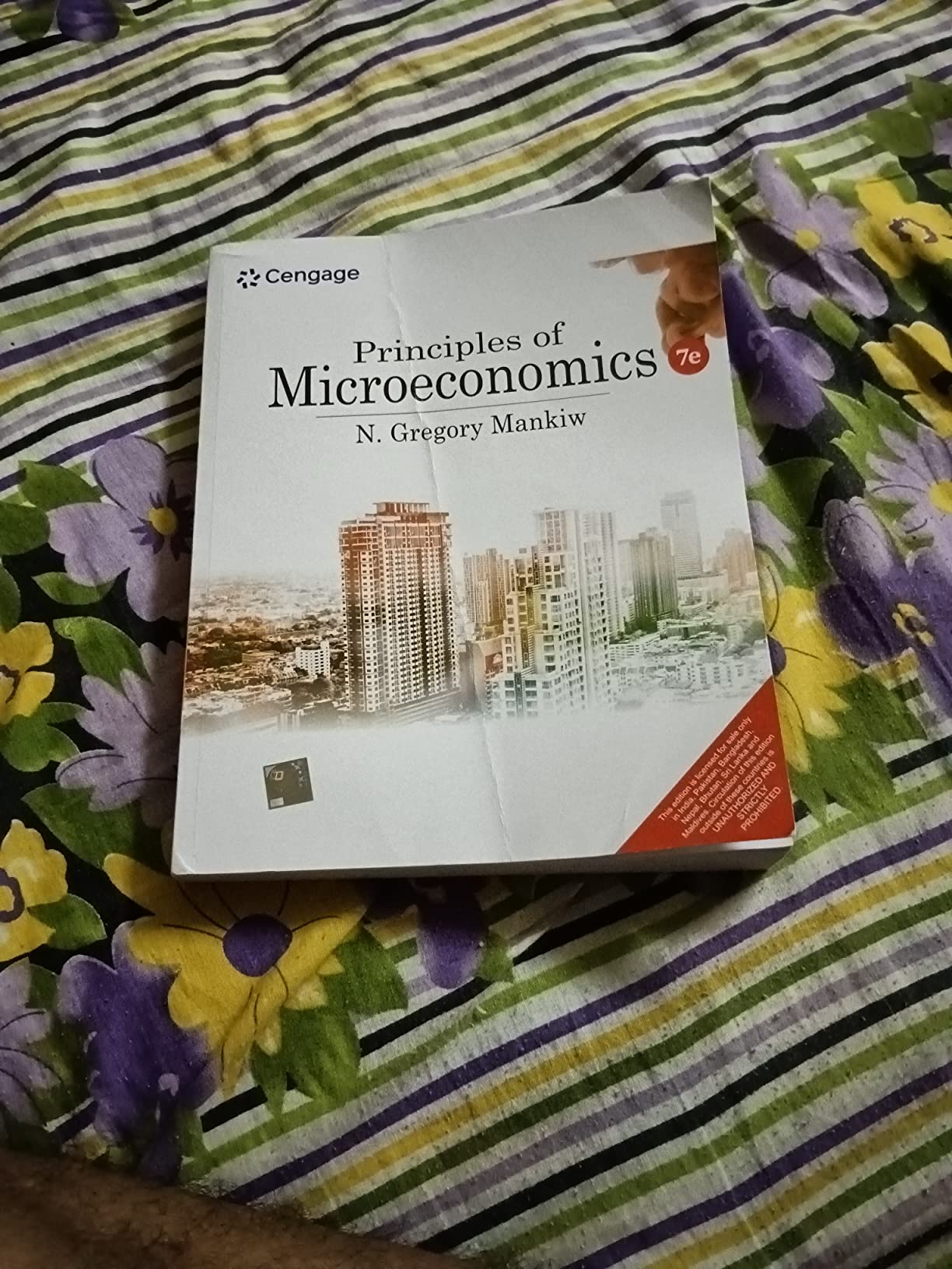 Principles of Microeconomics with CourseMate : N. Gregory Mankiw ...