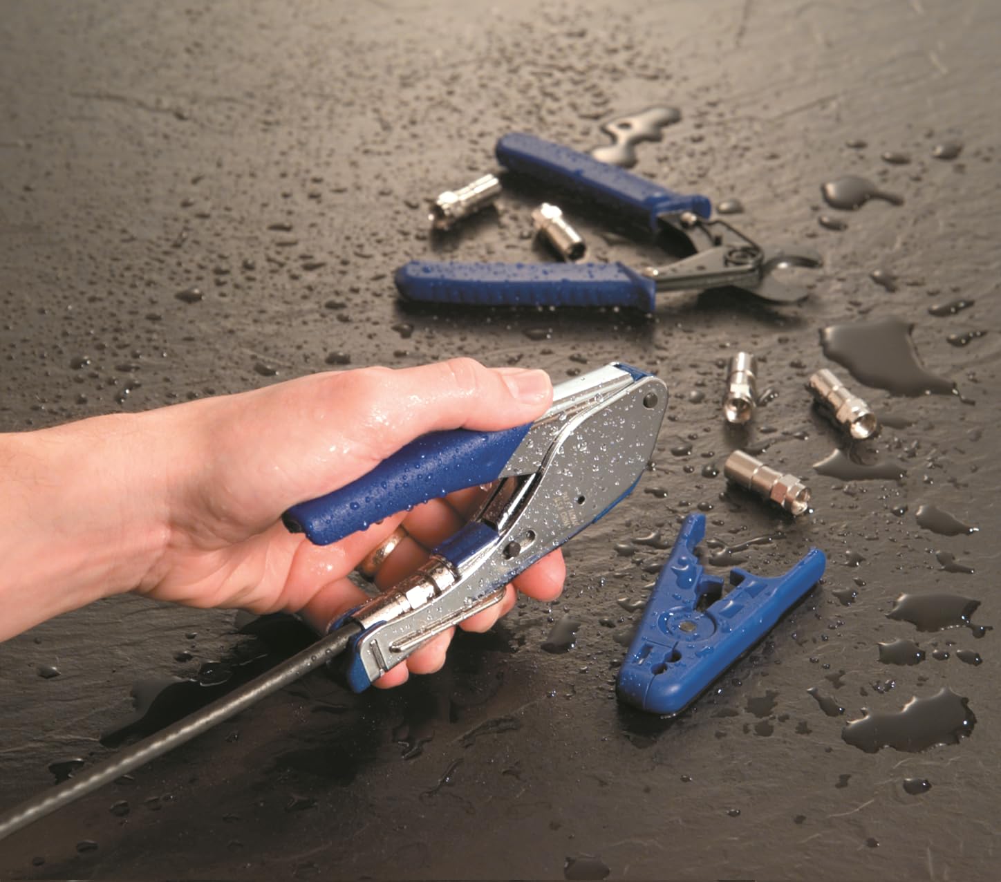 Snapklik.com : DataShark 70018 Cable TV "F" Compression Bundle