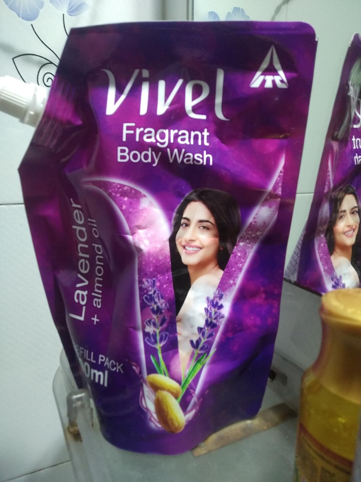 Buy Vivel Body Wash, Lavender & Almond Oil, Fragrant & Moisturising ...