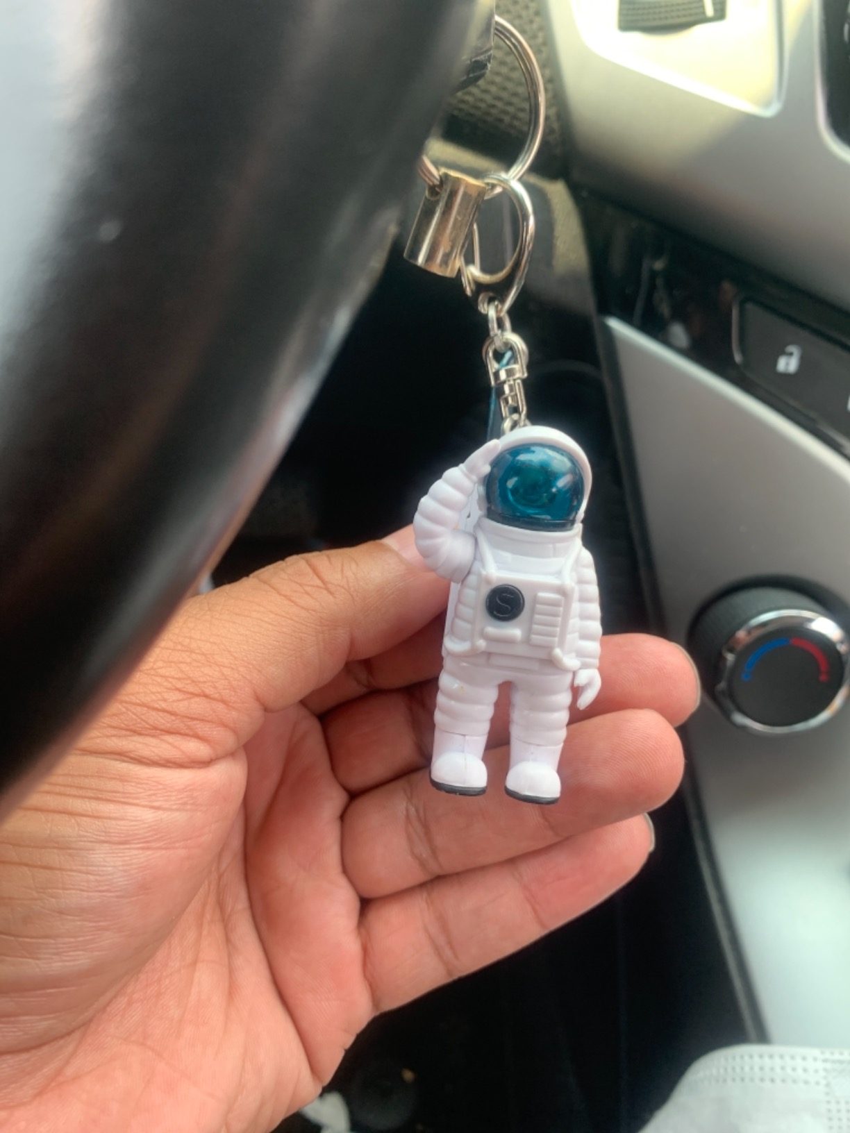 Amazon.com: S Planet/Mr. Yupychil Astronaut Key Chain LED Light, Blue ...