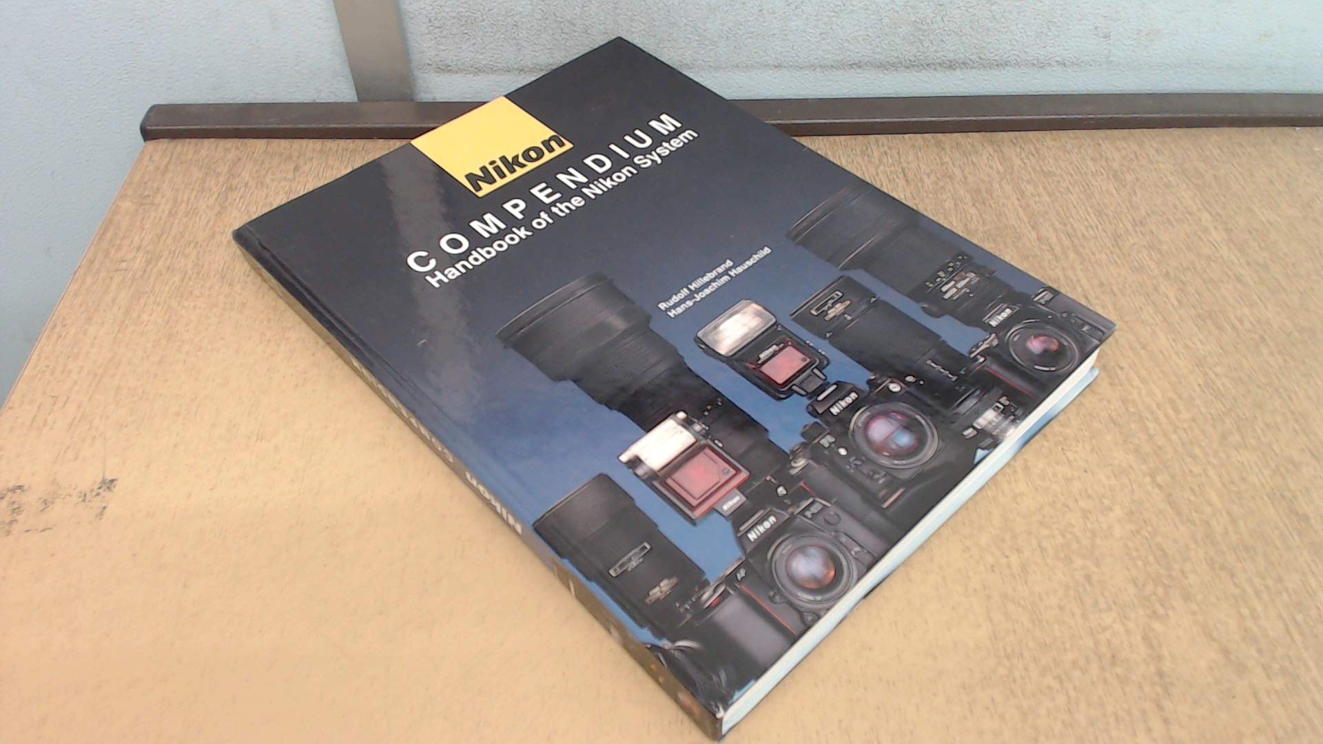 Amazon.com: Nikon Compendium: Handbook of the Nikon System (Hove ...