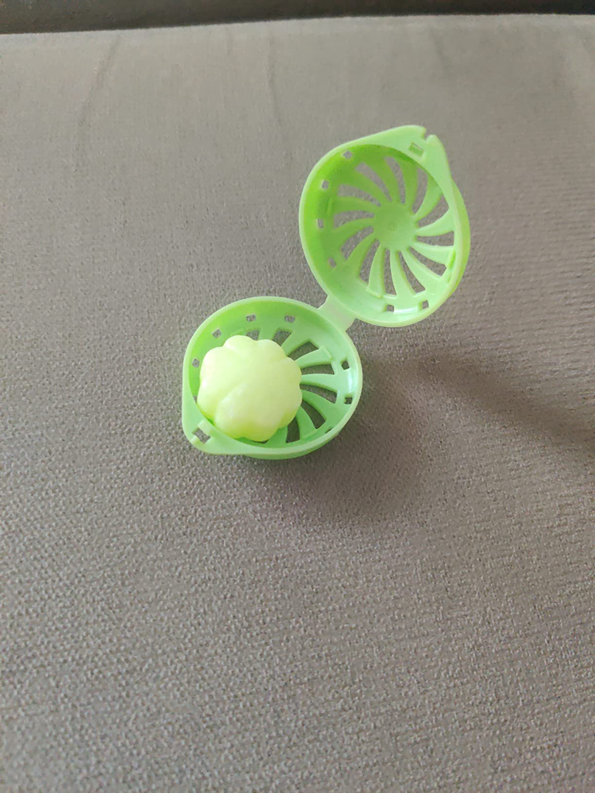 BOXANIA® 24 pcs Safe Moth Balls Repellent in re-usable Box, Anti-Bug ...