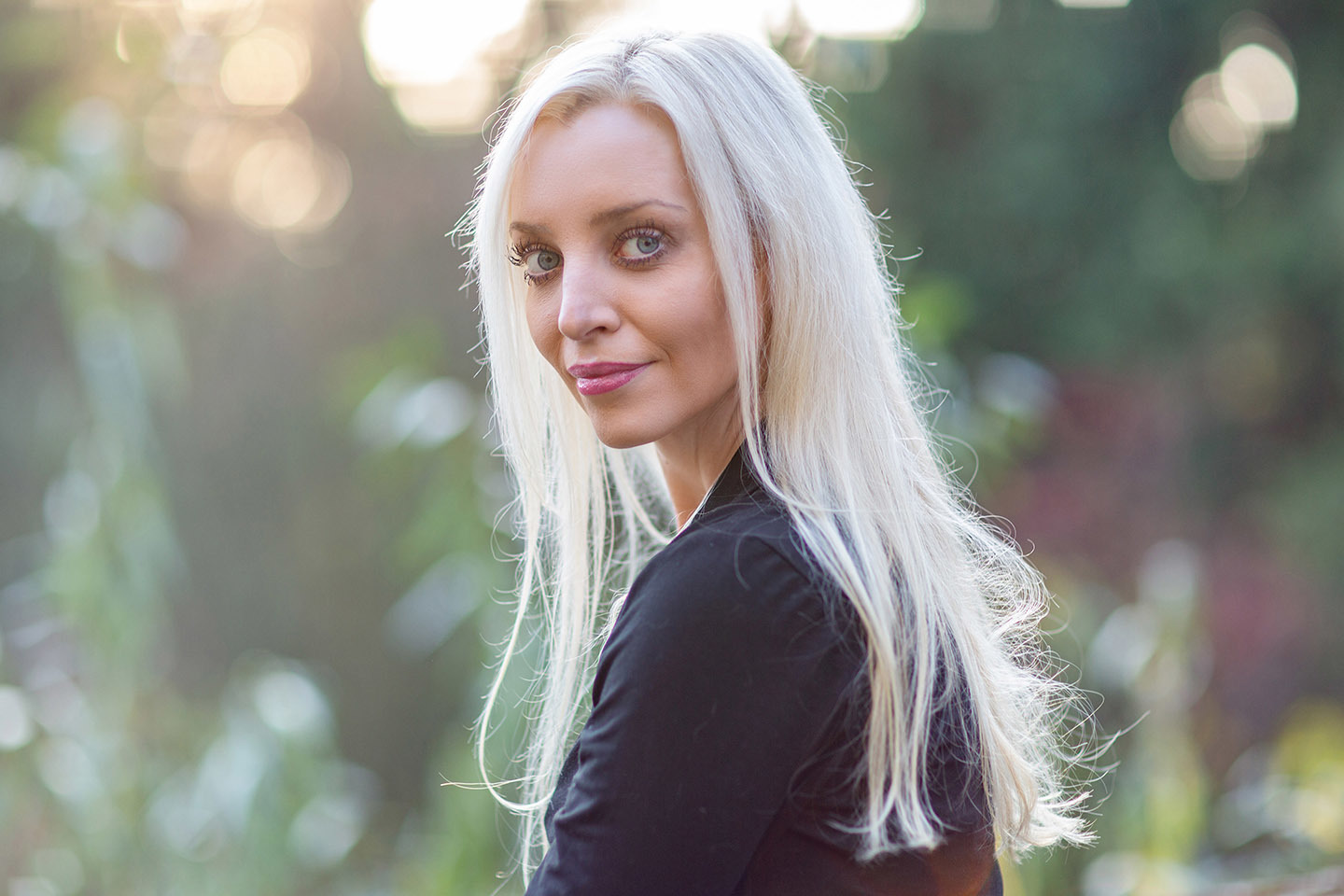 Amazon.com: Kira Jane Buxton: books, biography, latest update