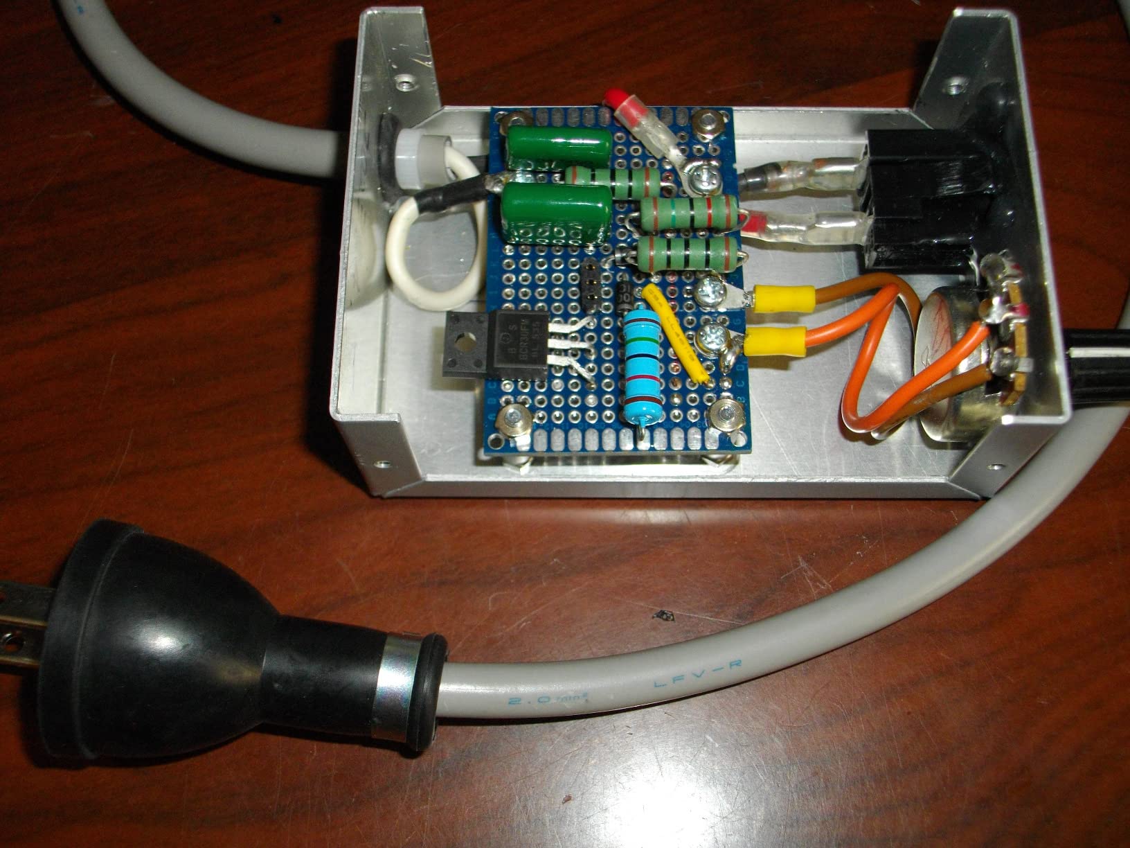 Amazon | タカチ電機工業 MBC型フランジ足付アルミケース MBC7-4-5 | 電設用部品・資材 | DIY・工具・ガーデン 通販