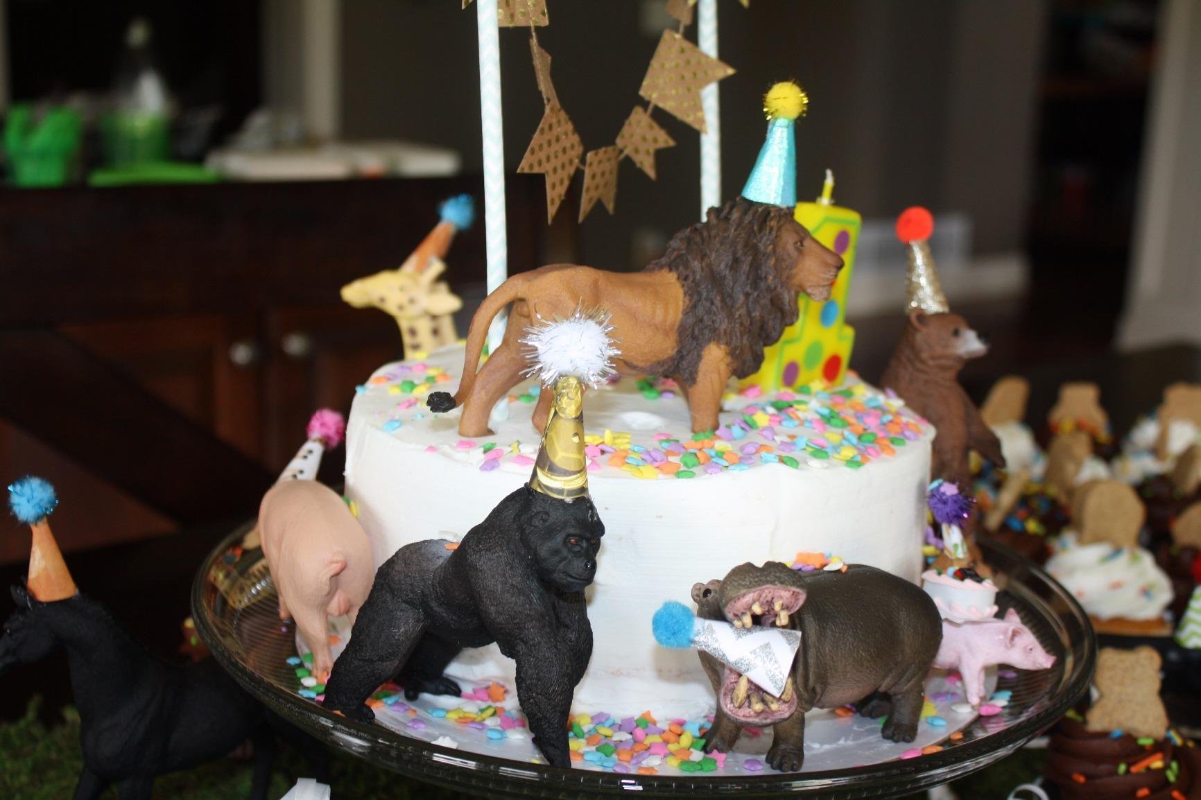 Amazon.com: Schleich Male Gorilla Toy Figure : Schleich: Toys & Games