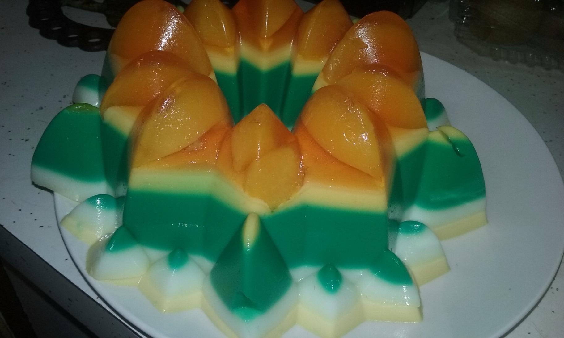 Amazon.com: Wilton Dimensions Cascade Pan: Novelty Cake Pans: Home ...