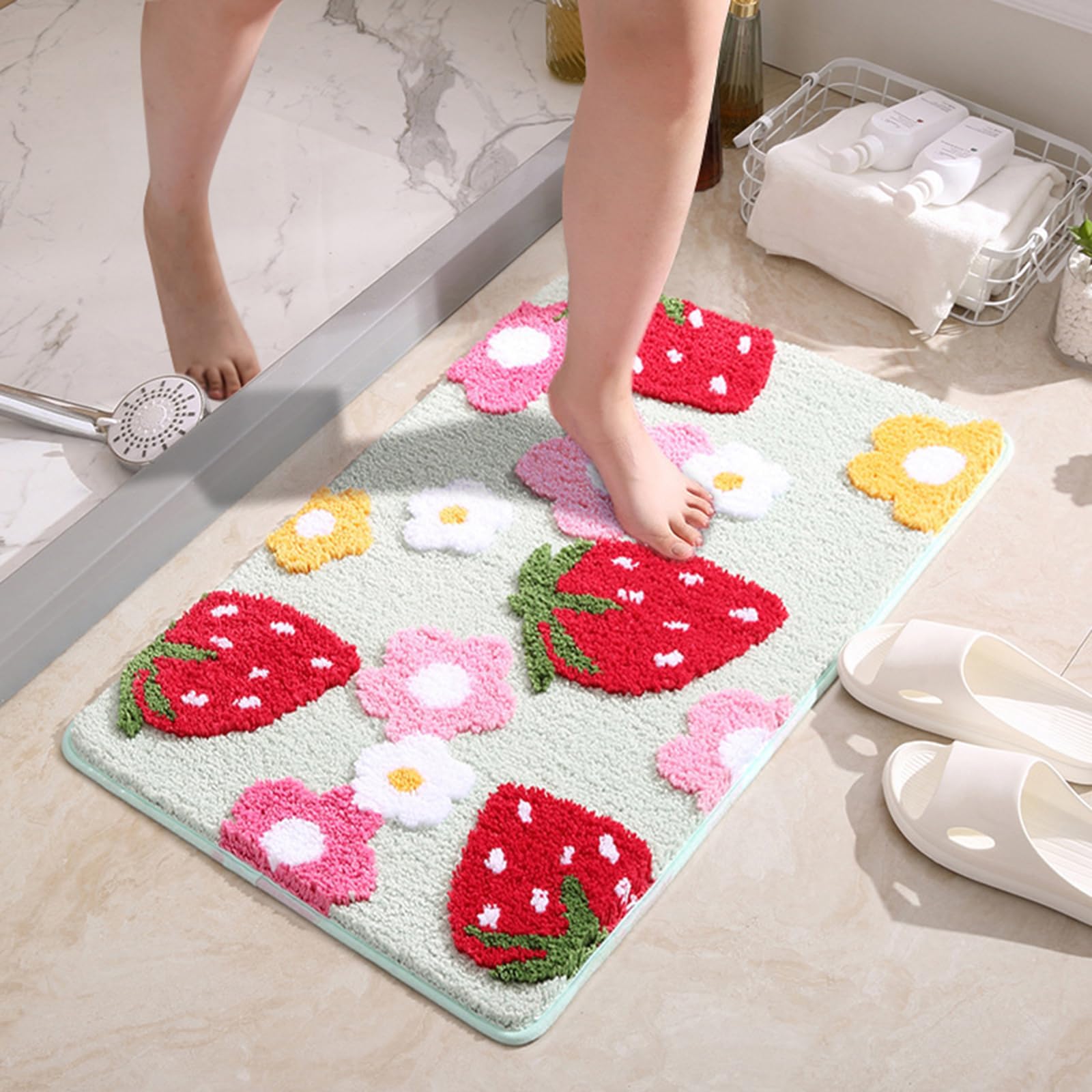 Amazon.com: LIKETN Soft Cozy Strawberry Bathroom Rugs Cute Bath Mat ...