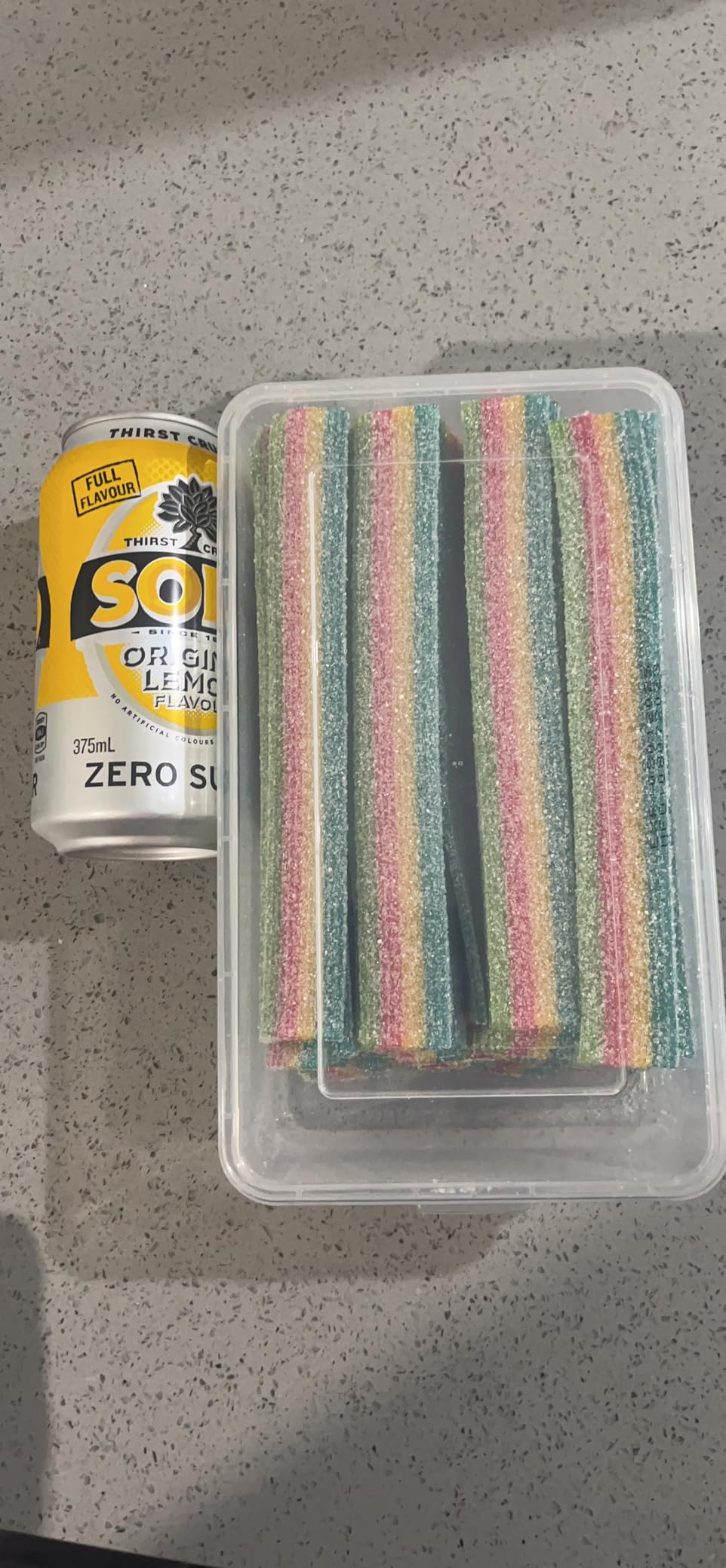 Universal Candy Xtreme XL Rainbow Flavour Sour Straps 1.5 kg : Amazon ...