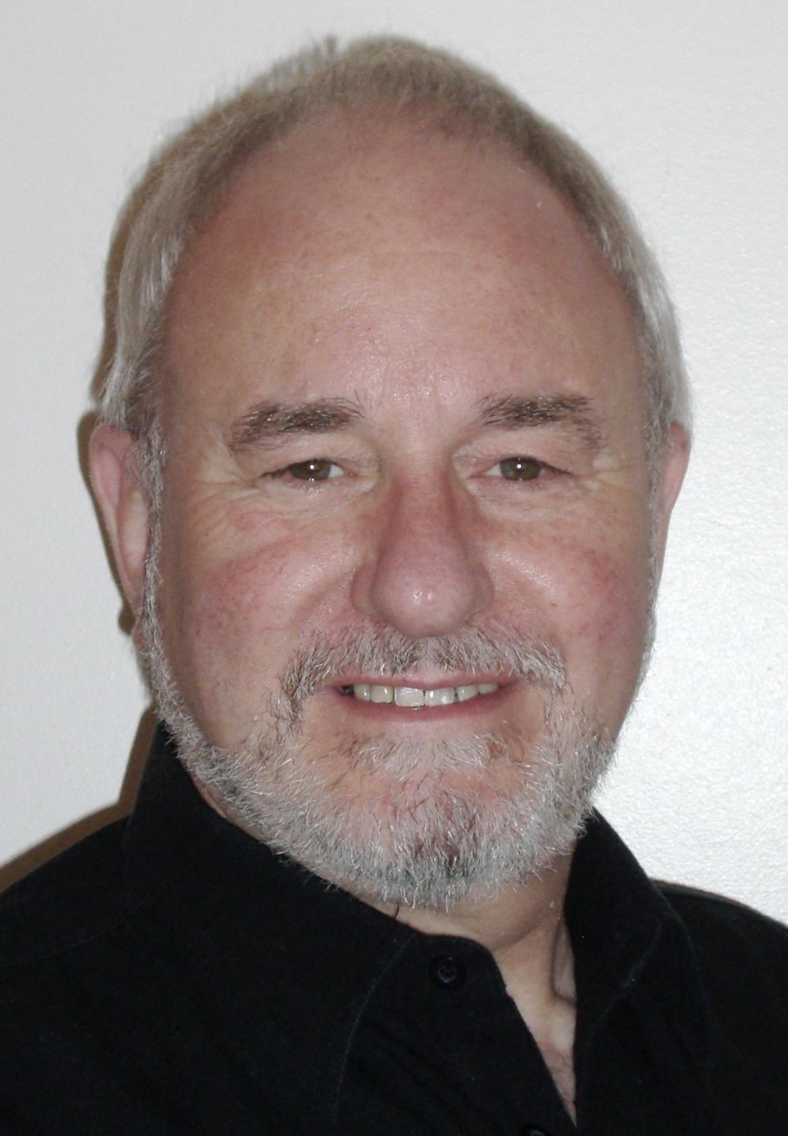 Magician: The Sunday Times bestselling author's gripping epic fantasy ...