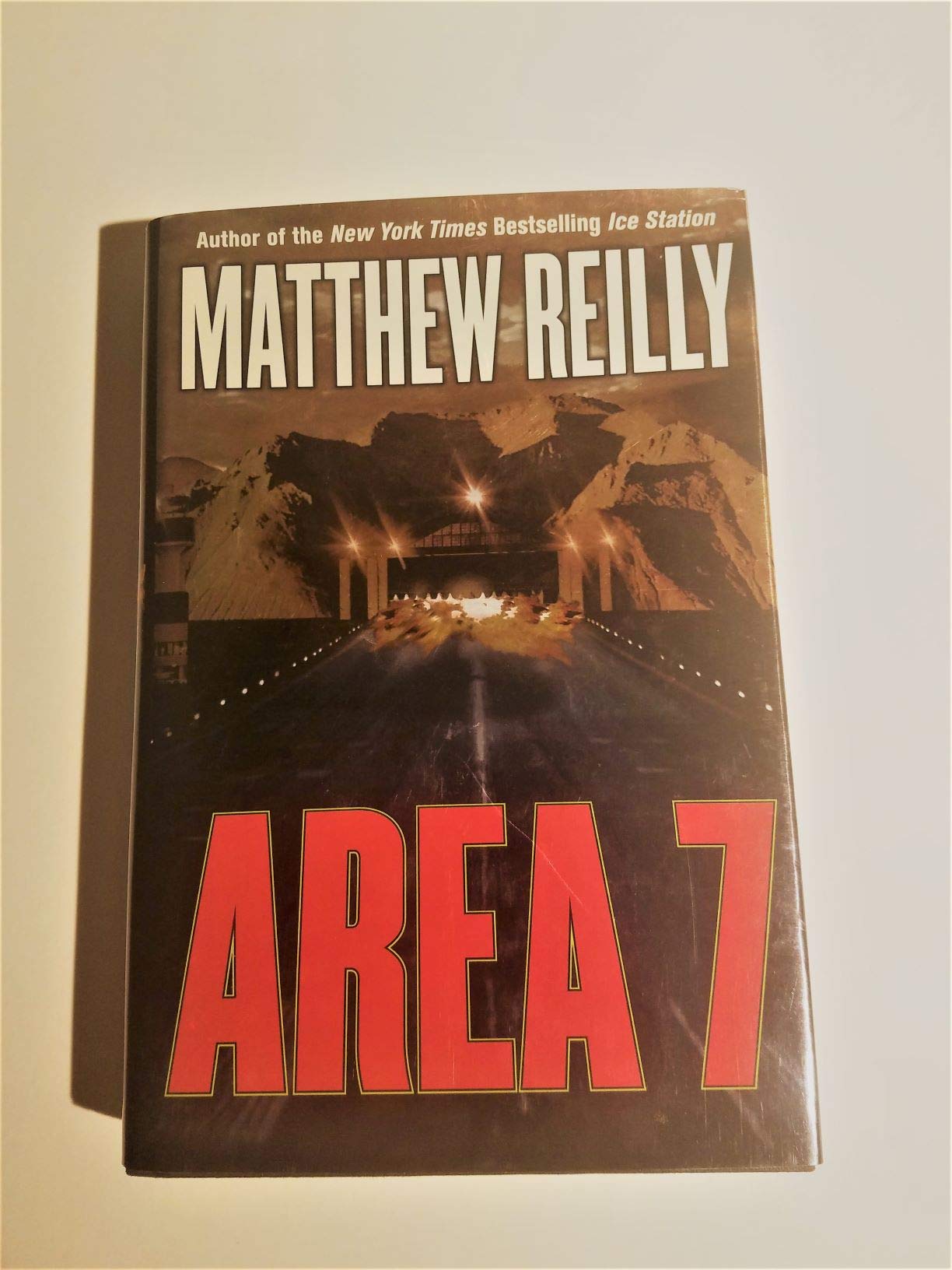 Amazon.com: Area 7: 9780312266851: Reilly, Matt: Books