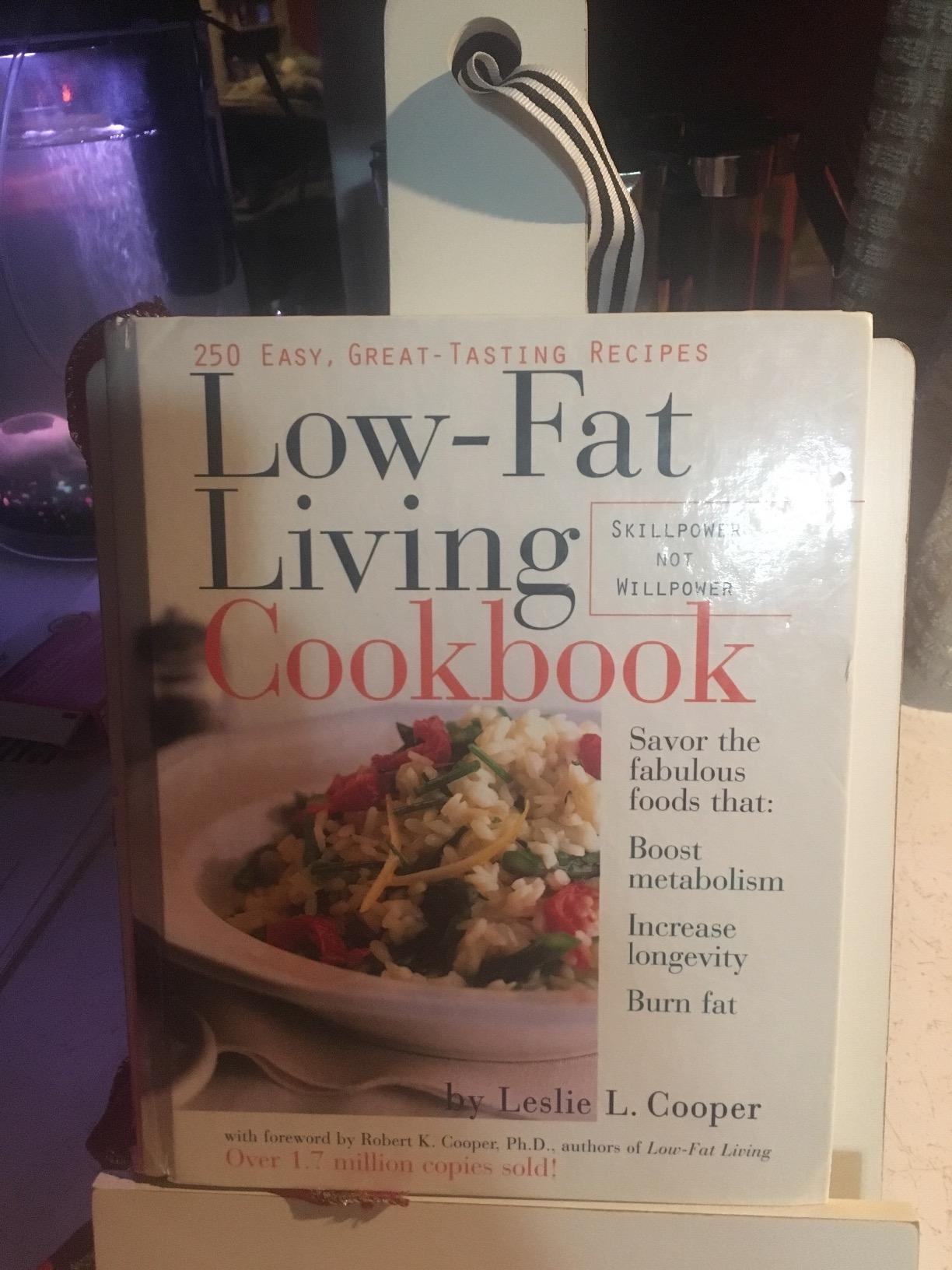 Low-Fat Living Cookbook: 250 Easy, Great-Tasting Recipes: Cooper ...