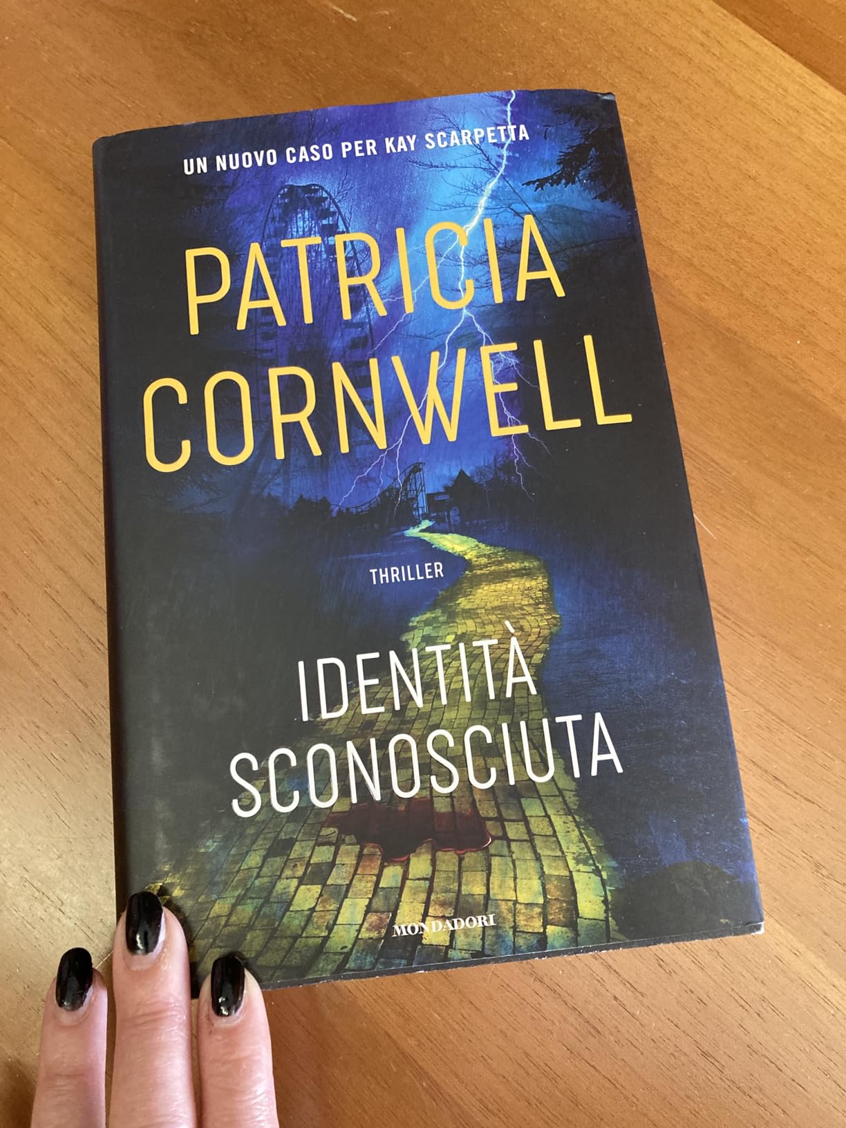 Identità sconosciuta : Cornwell, Patricia D., Crimi, Sara, Tasso, Laura ...