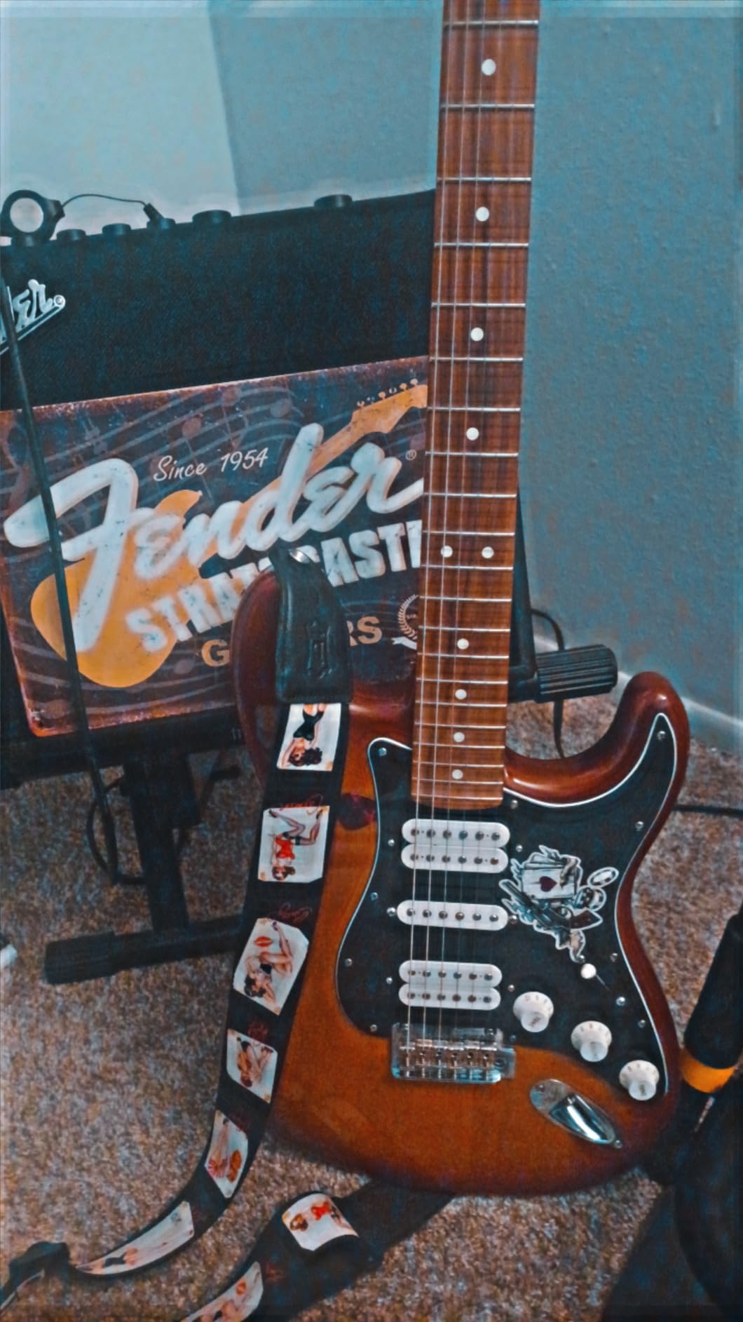 Amazon.com: Fender Anniversary Guitar Distressed Retro Metal Tin Sign ...