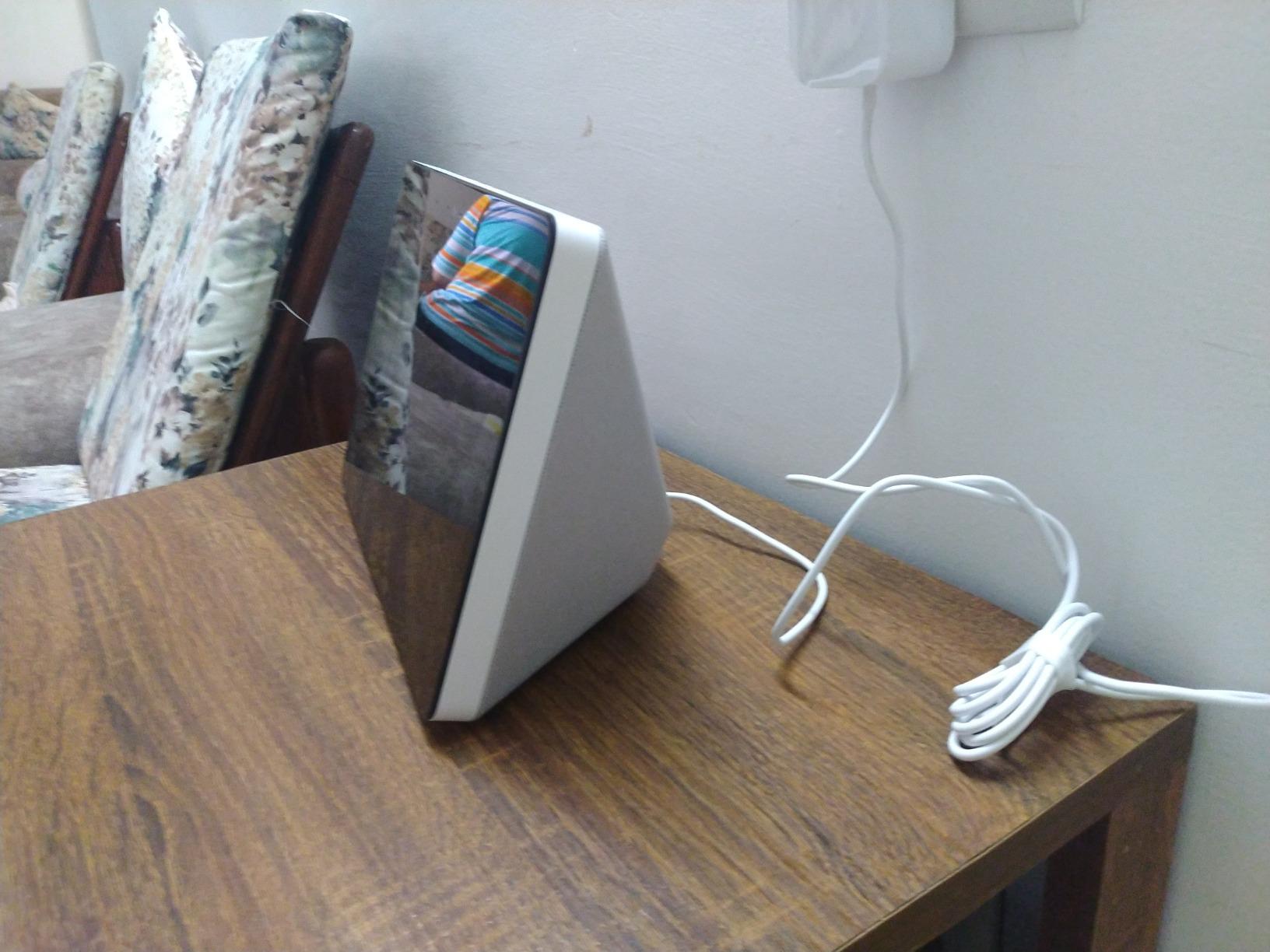 Echo Show - Premium sound and a vibrant 10.1" HD screen - White ...