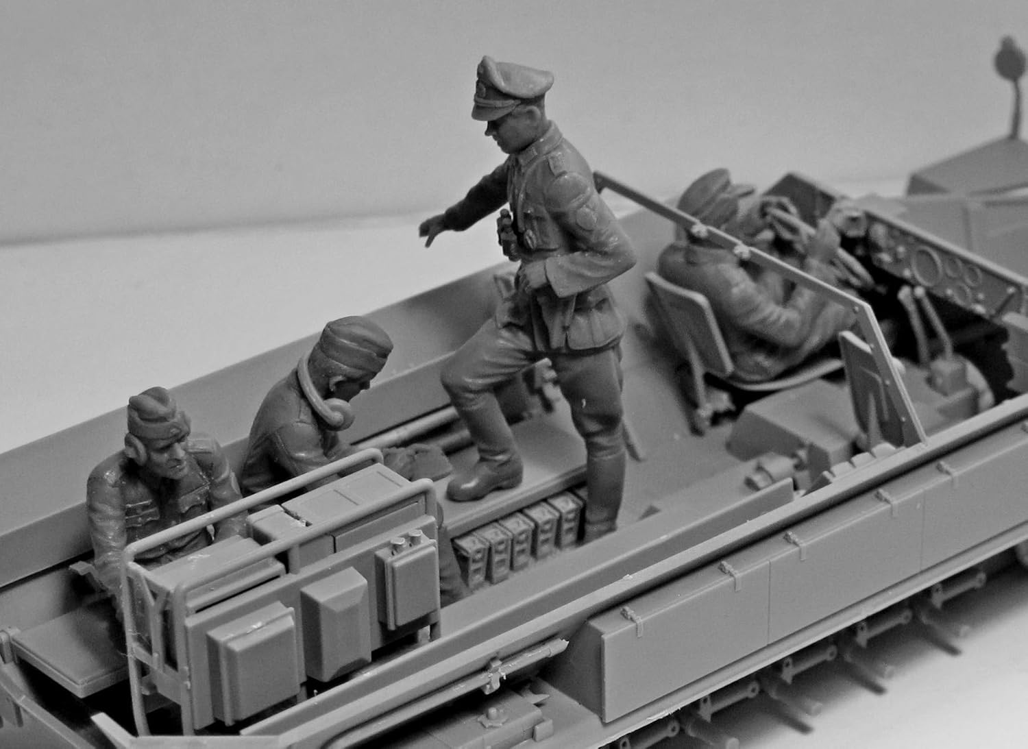 ICM ICM35644 1:35-German Command Vehicle Crew (1939-42) 4 Fig – TopToy