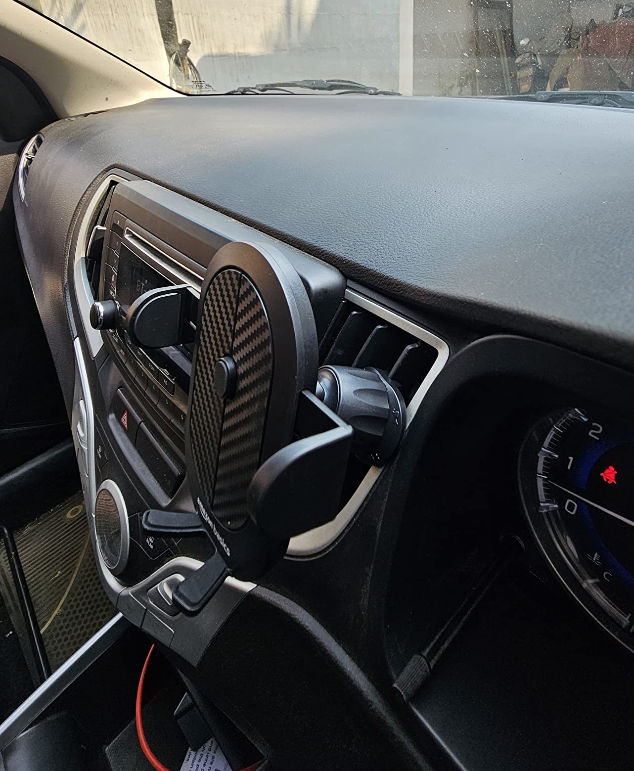 Amazon Basics Universal Car Mobile Holder with One Touch Mechanism ...