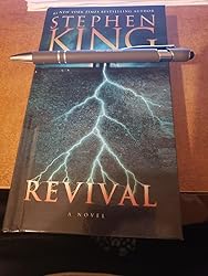 Amazon.com: Revival: A Novel: 9781476770390: King, Stephen: Books