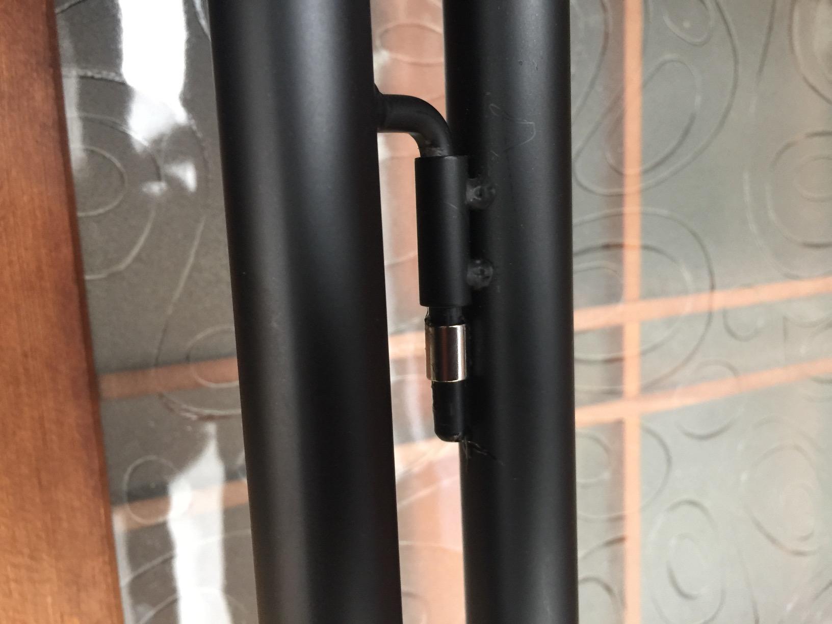 Amazon｜フレームハンガーラック(ブラック/黒) 幅44.5cm 折りたたみパイプハンガー/スチール/天然木/スリム/軽量/アイアン/NK-531｜ハンガーラック オンライン通販